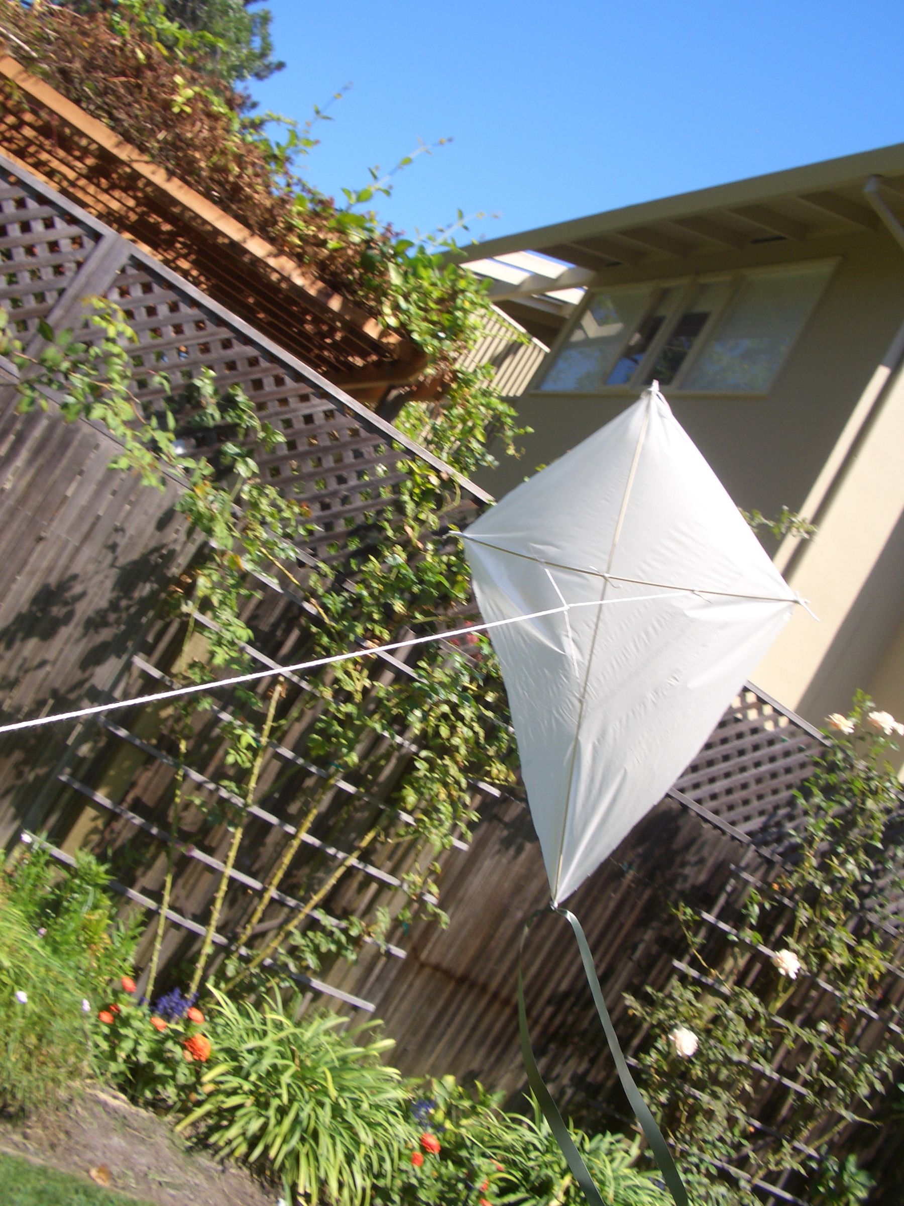 A Garbage Bag Kite : 7 Steps (with Pictures) - Instructables