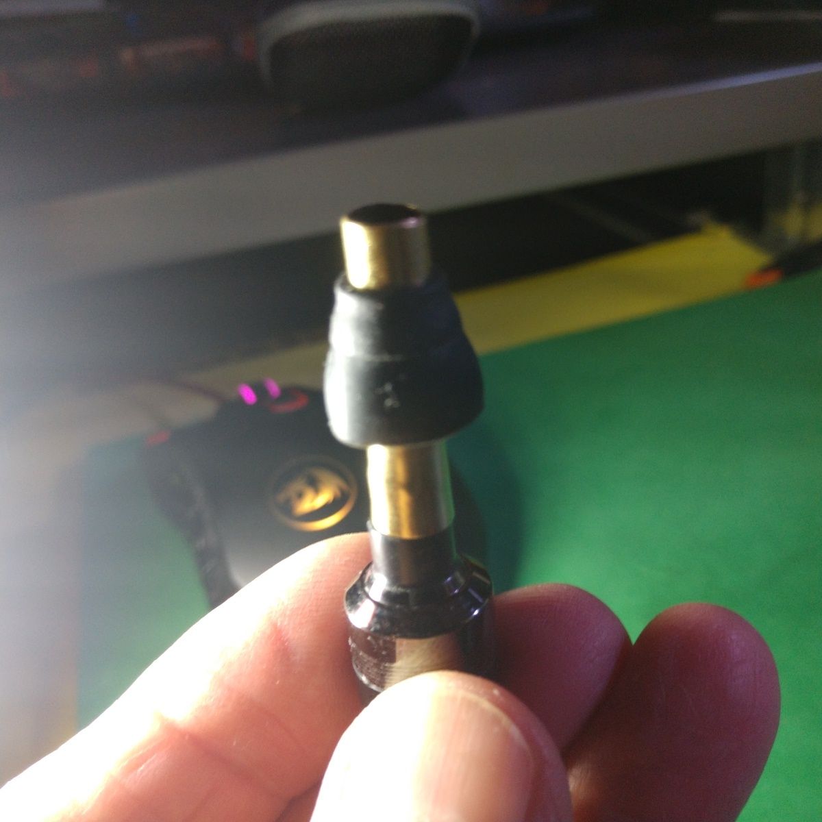 How to Make Earbud Tips Stay On : 4 Steps - Instructables