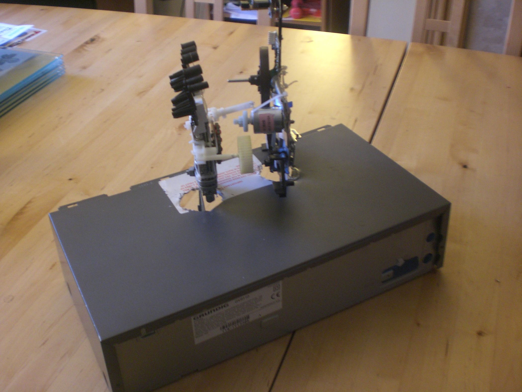 VCR Robot Wars : 8 Steps - Instructables