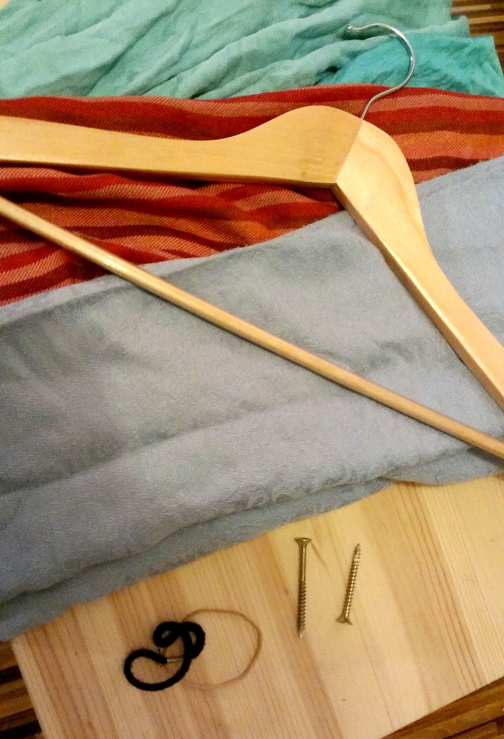 DIY Old Scarfs Hanging Rail : 5 Steps - Instructables