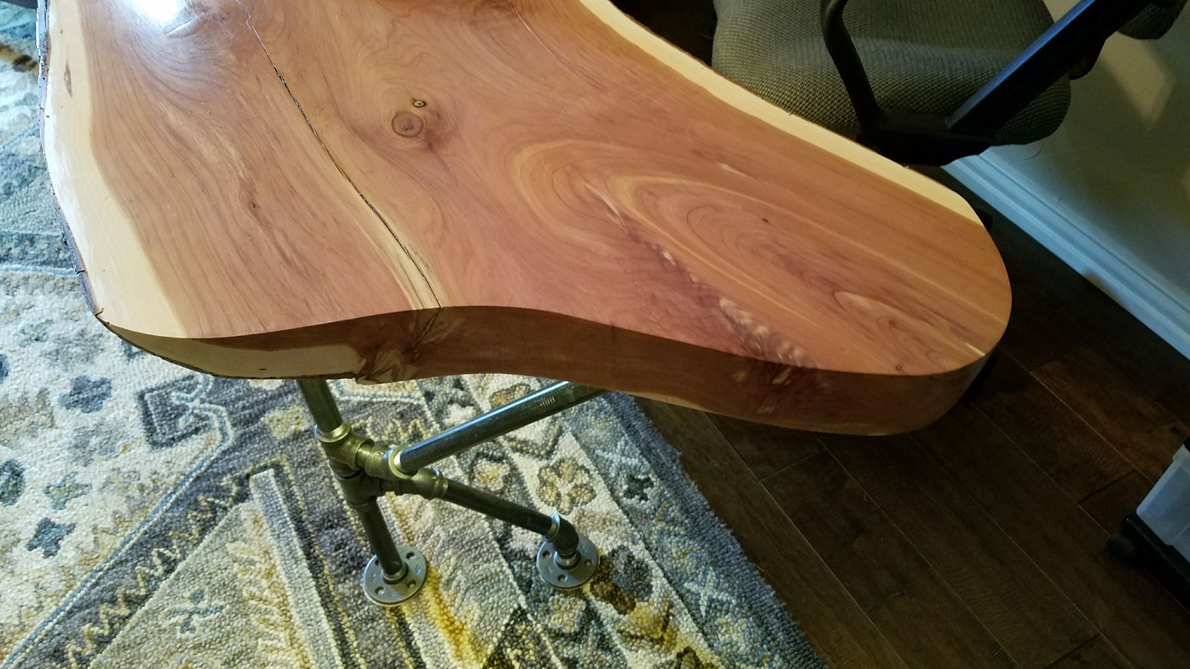 Live Edge Cedar Industrial Computer Desk : 8 Steps (with Pictures ...