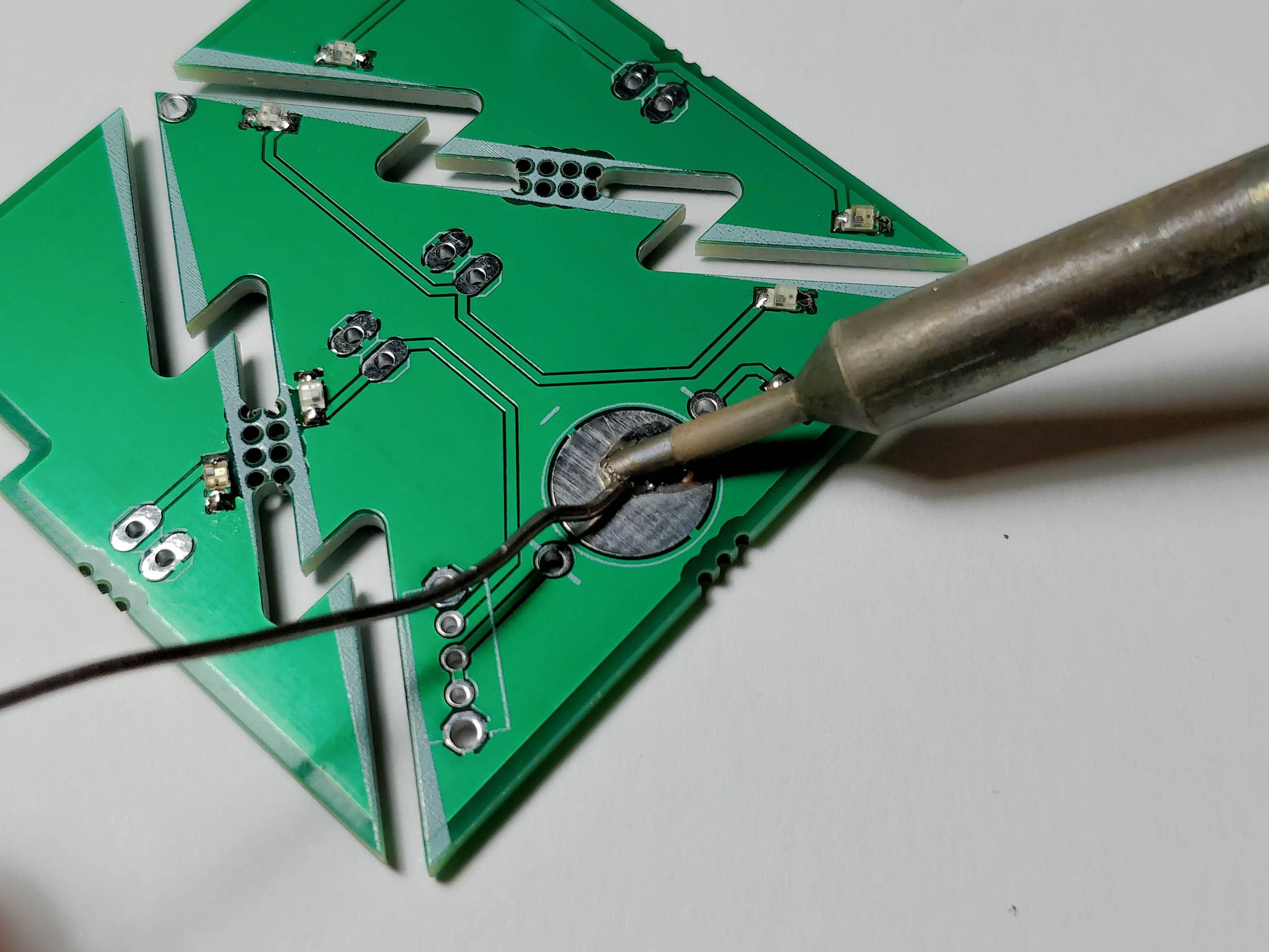 $1 PCB Christmas Tree : 7 Steps (with Pictures) - Instructables