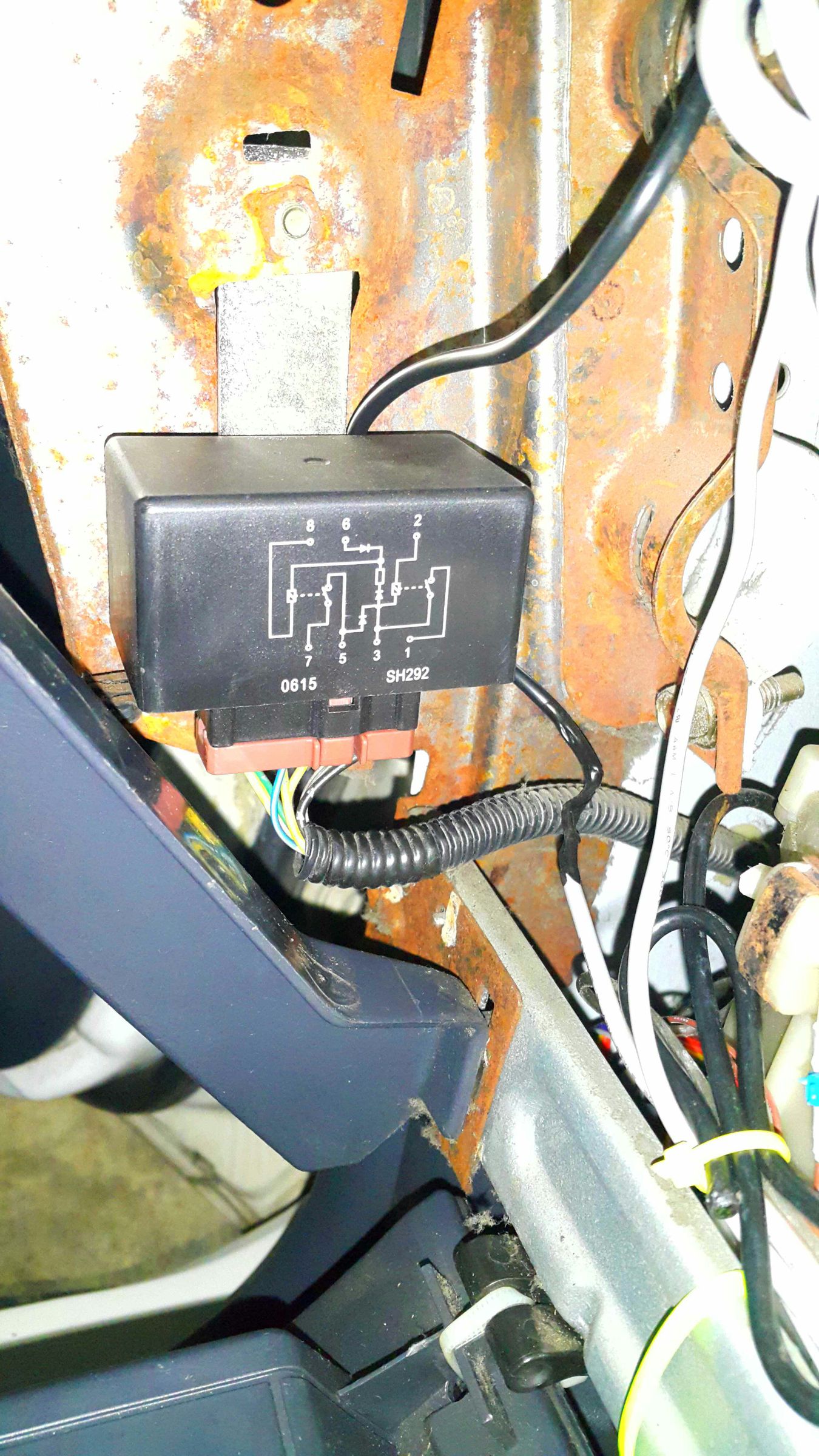 Replacing a Pgmfi Relay (Honda Civic 1999). : 5 Steps - Instructables