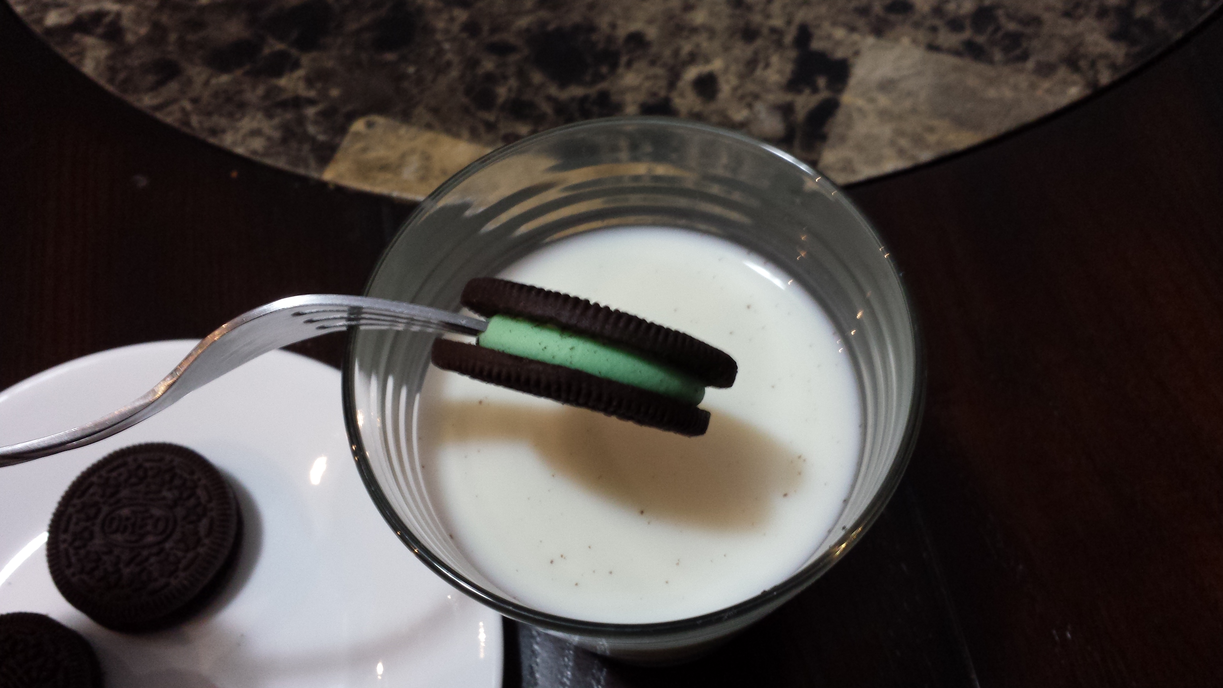 The Best Way to Eat an Oreo - Instructables