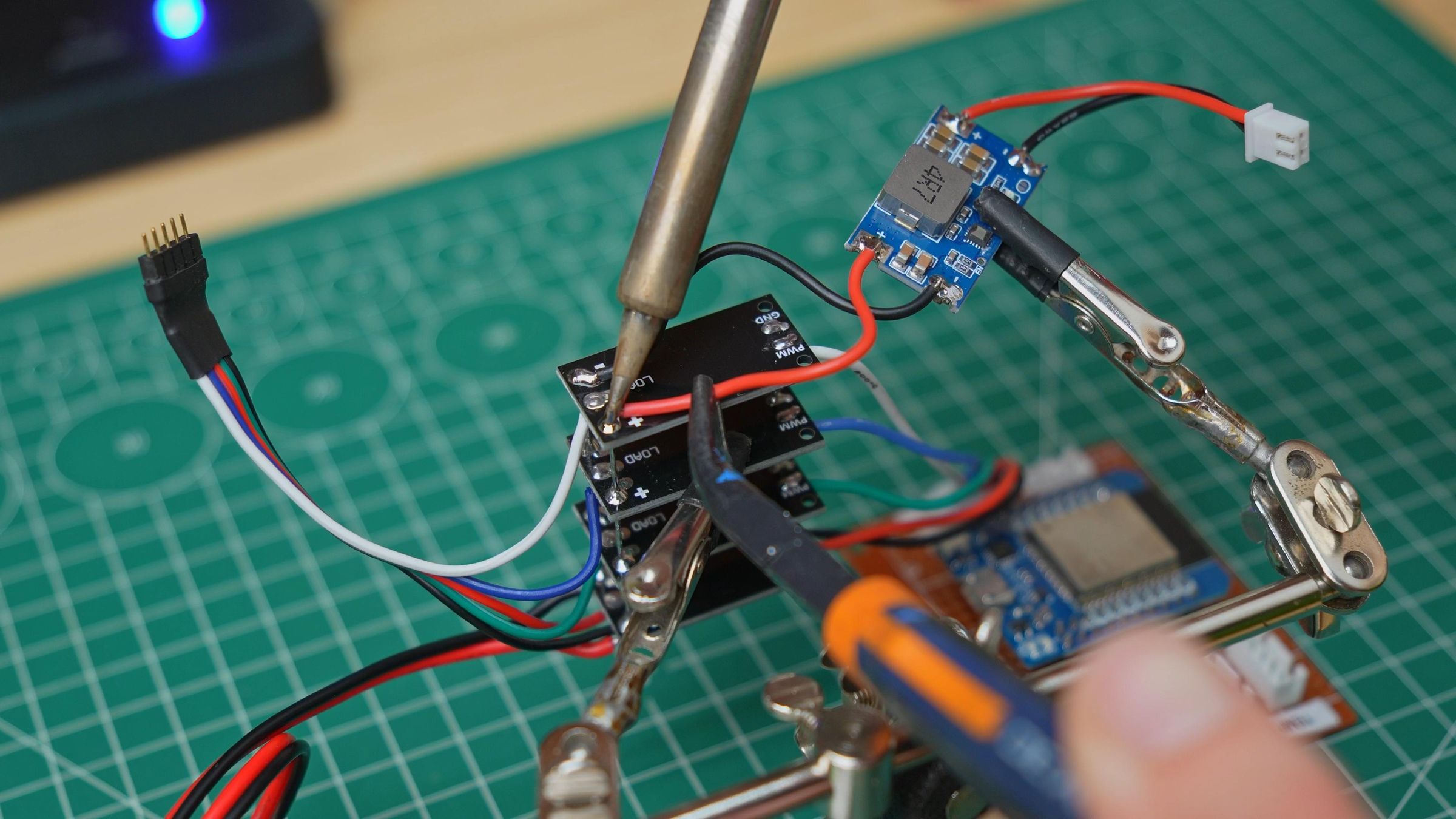 All-in-one RGBW LEDs Controller With Temperature and PIR Sensors! : 10 ...