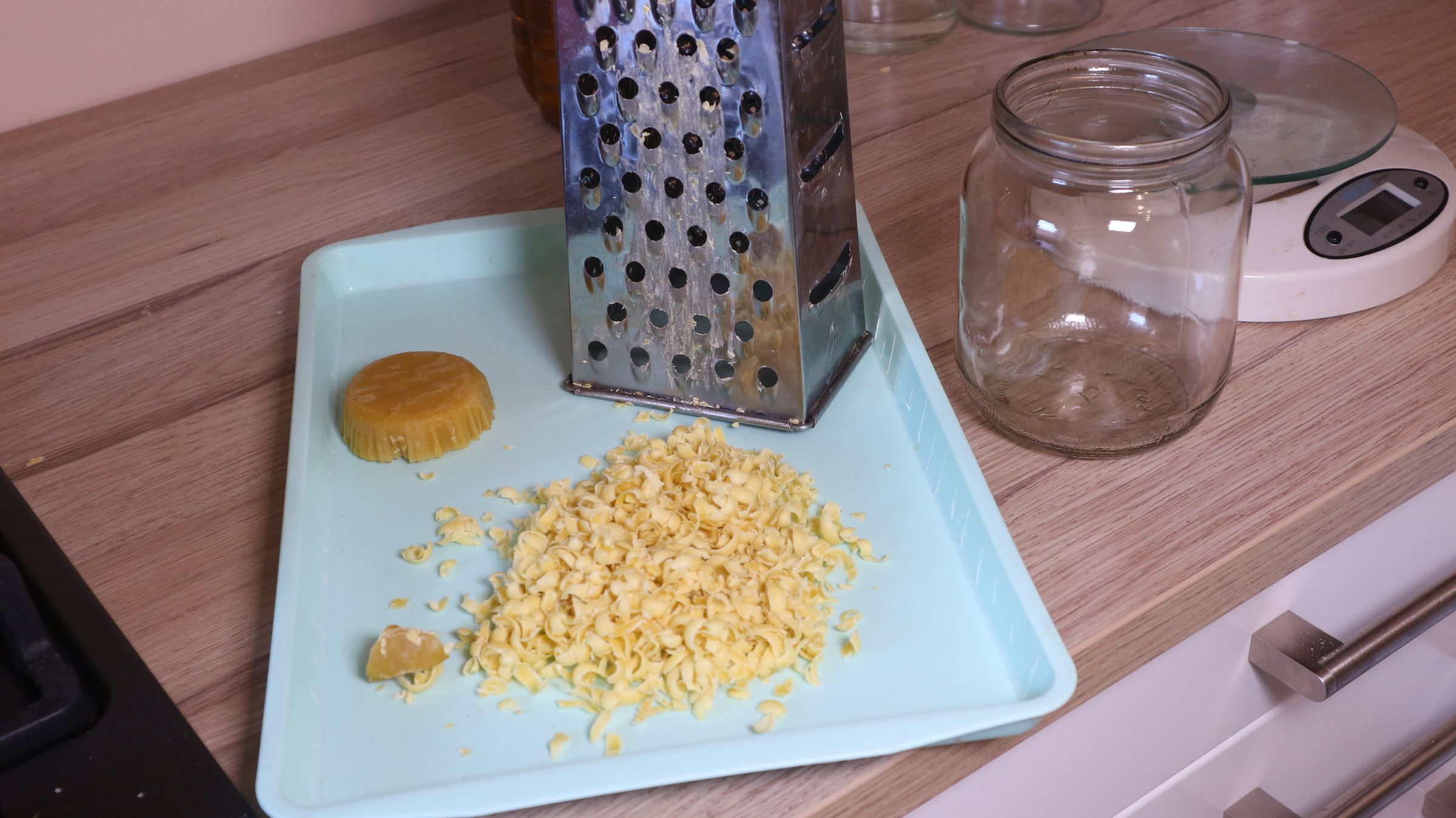 How to Make Food Safe Finishing Wax : 4 Steps (with Pictures ...