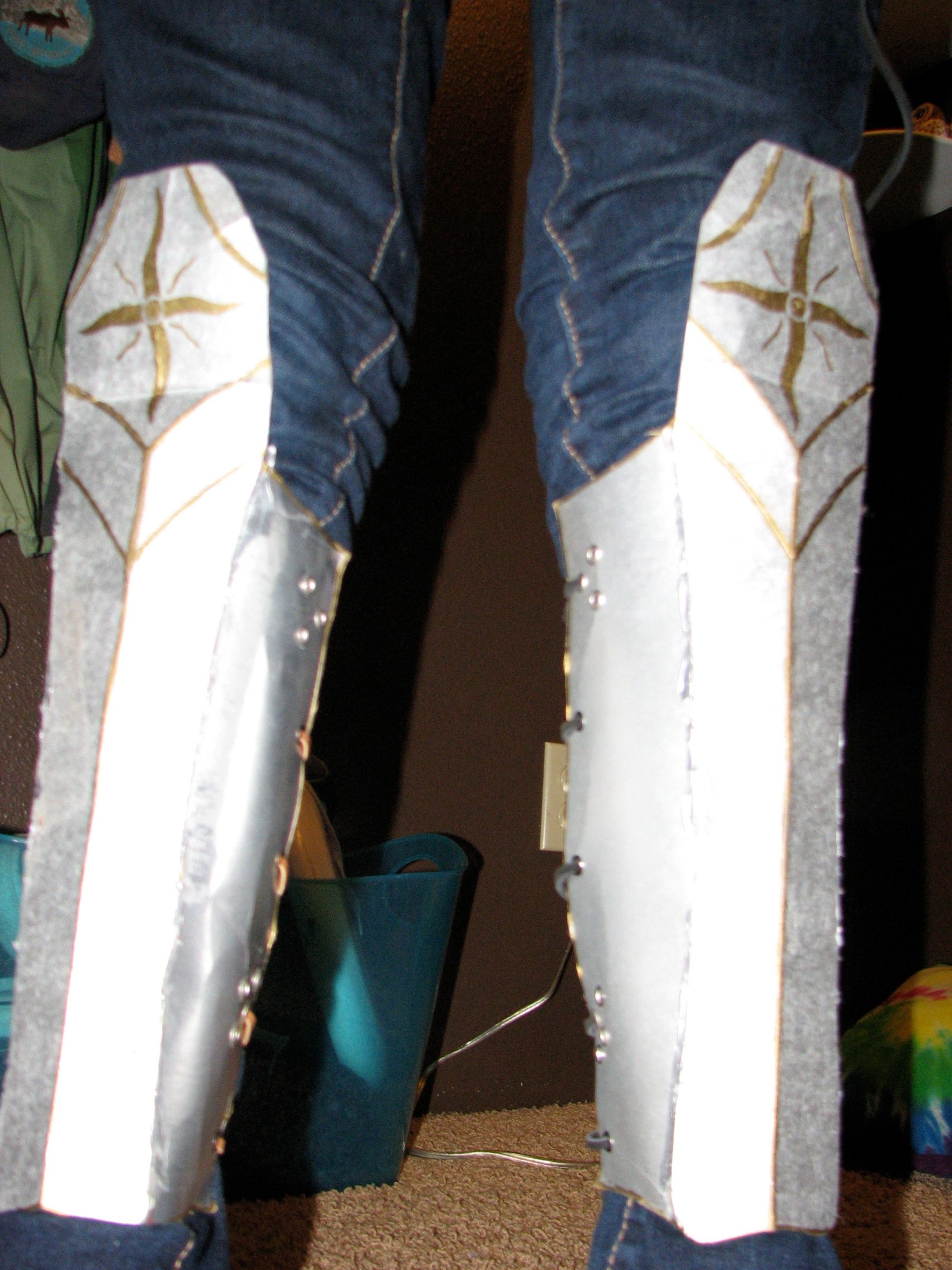 How to Make Greaves (Leg Armor) Out of Cardboard : 7 Steps (with ...