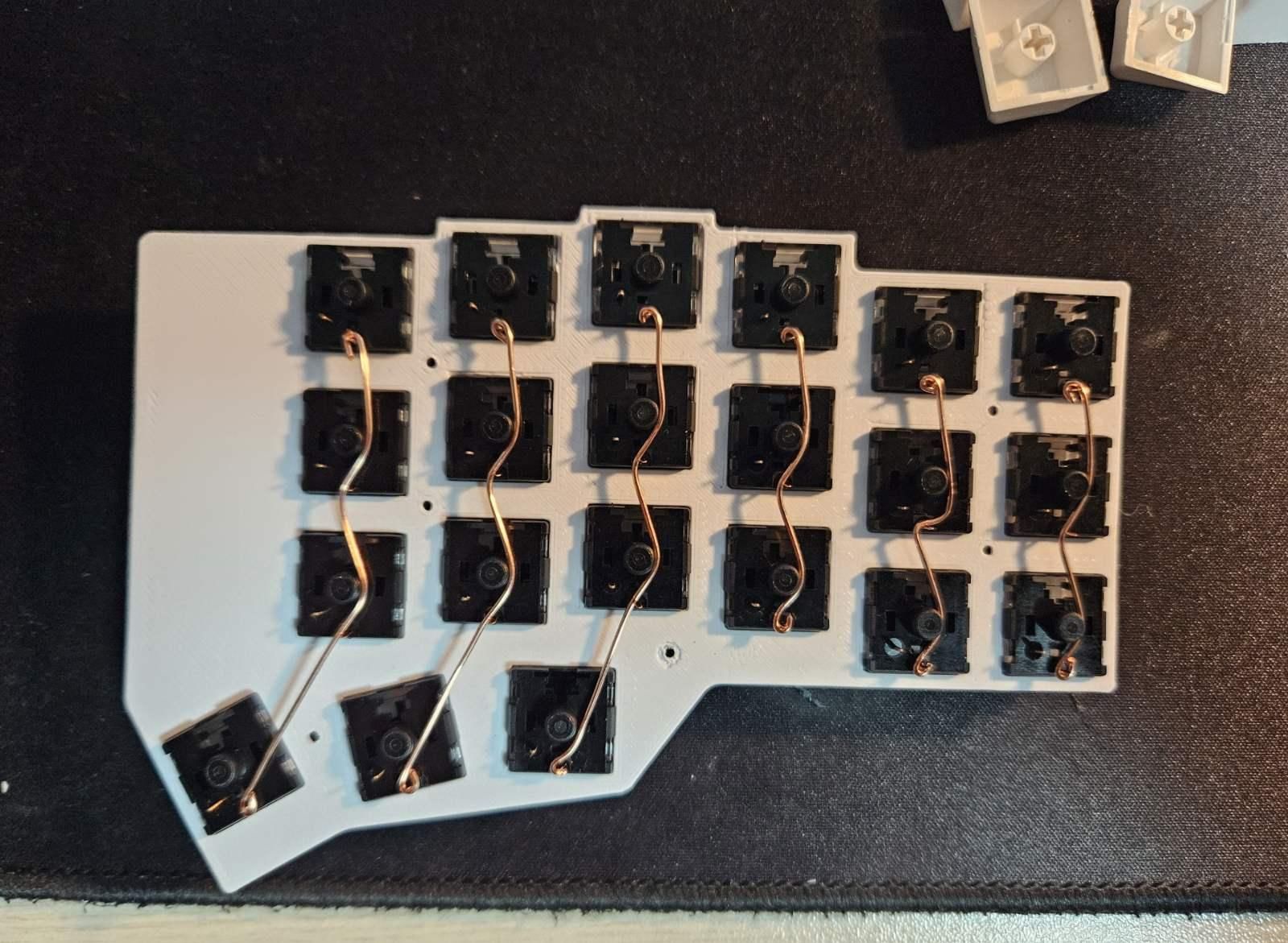 Budget DIY Wireless Split Keyboard With ZMK : 11 Steps (with Pictures ...