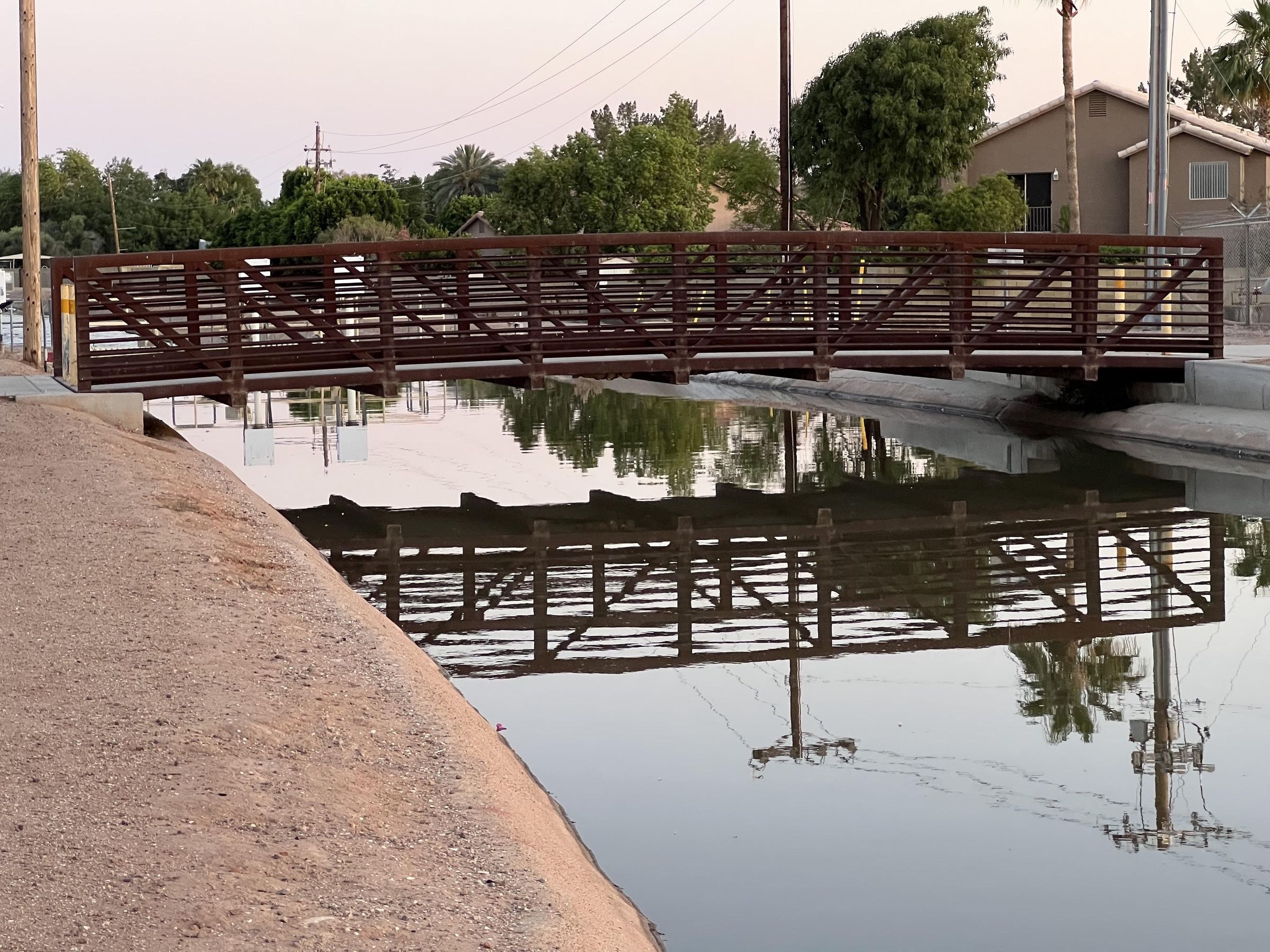 Canal Pedestrian Bridge : 5 Steps - Instructables