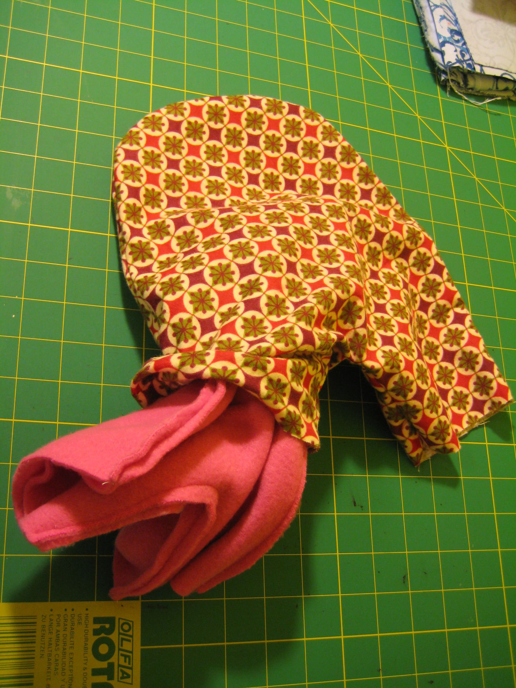 Lovers' Mitten With Reusable Pocket Warmer : 11 Steps (with Pictures ...