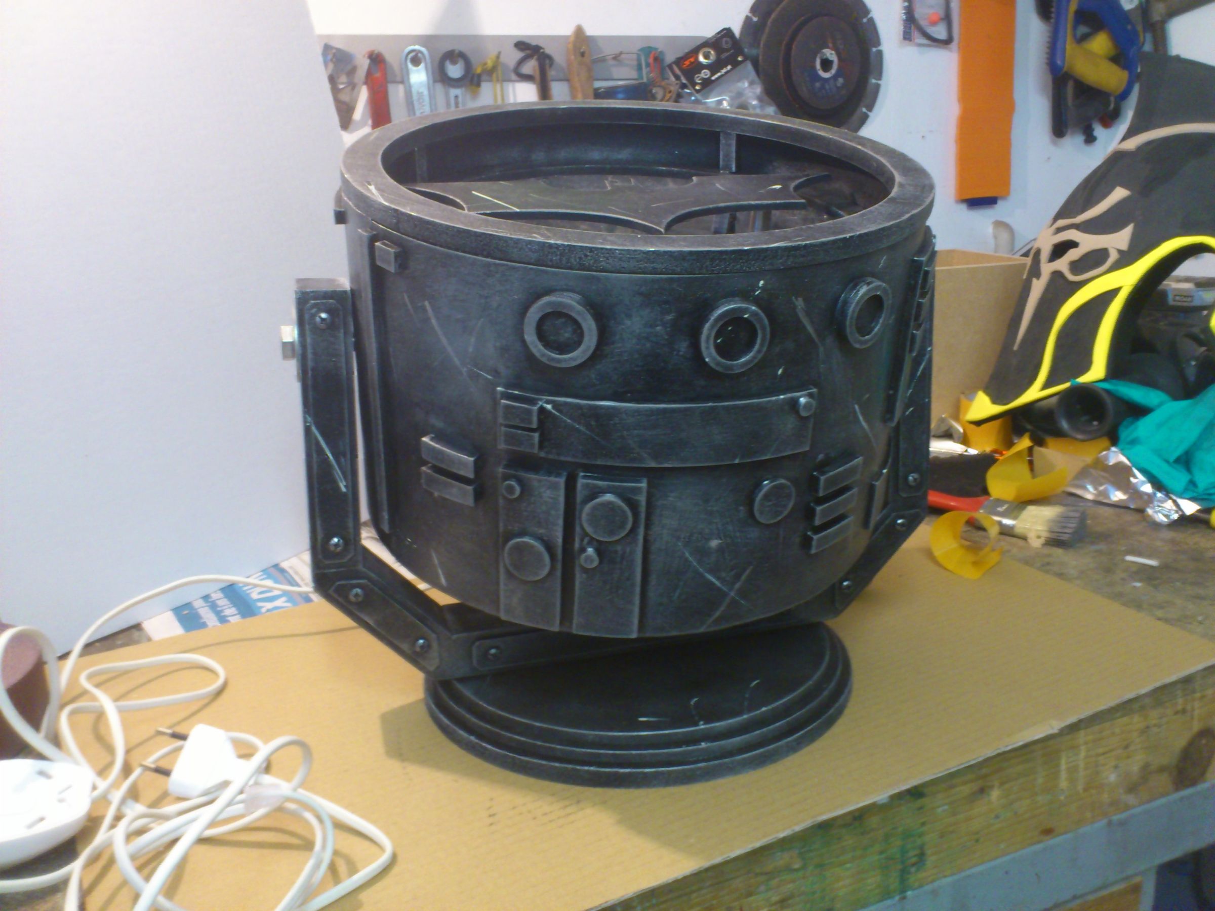 How to Make a BAT-signal : 8 Steps (with Pictures) - Instructables