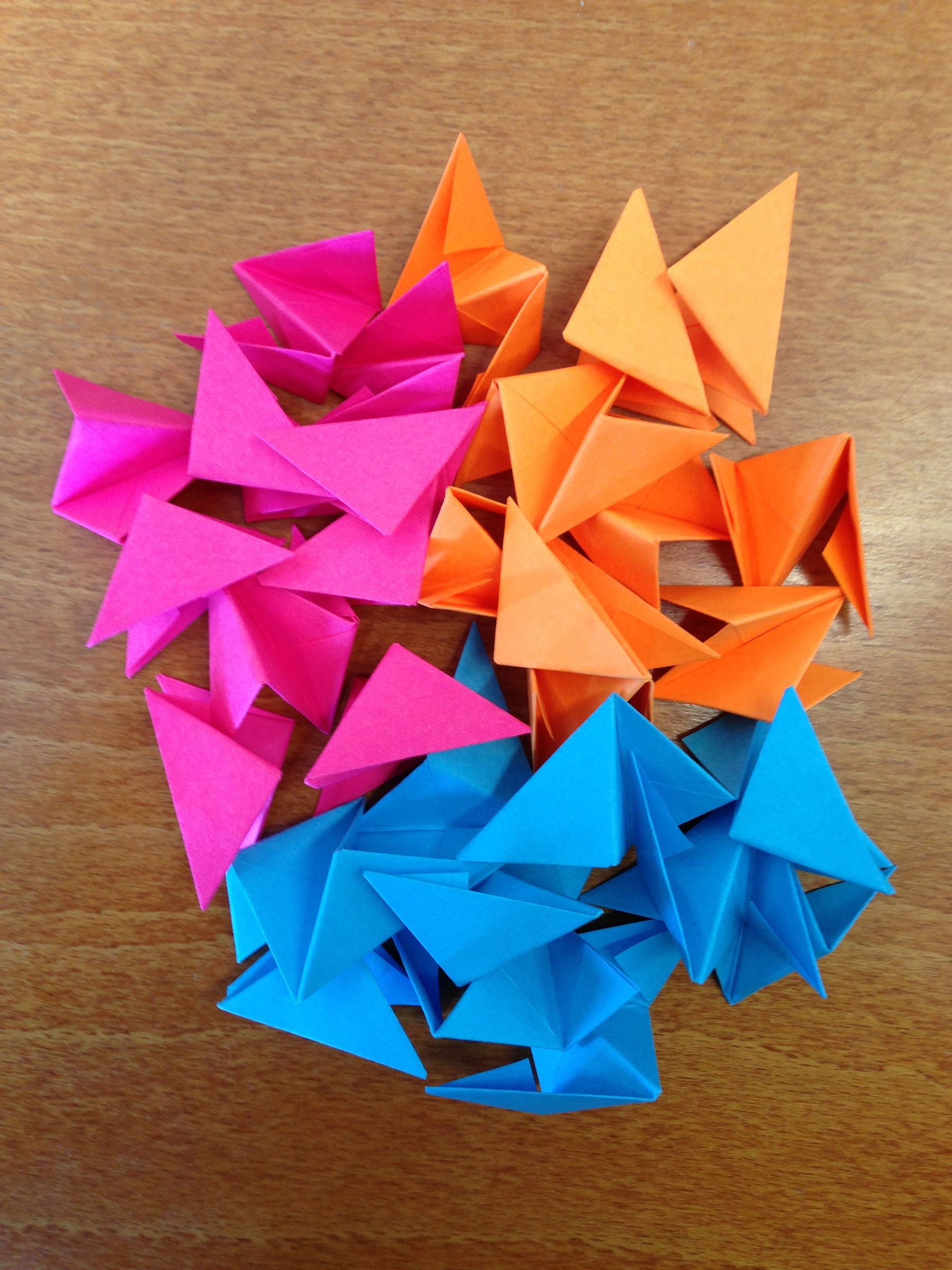 Post-It Origami Icosahedron : 11 Steps - Instructables