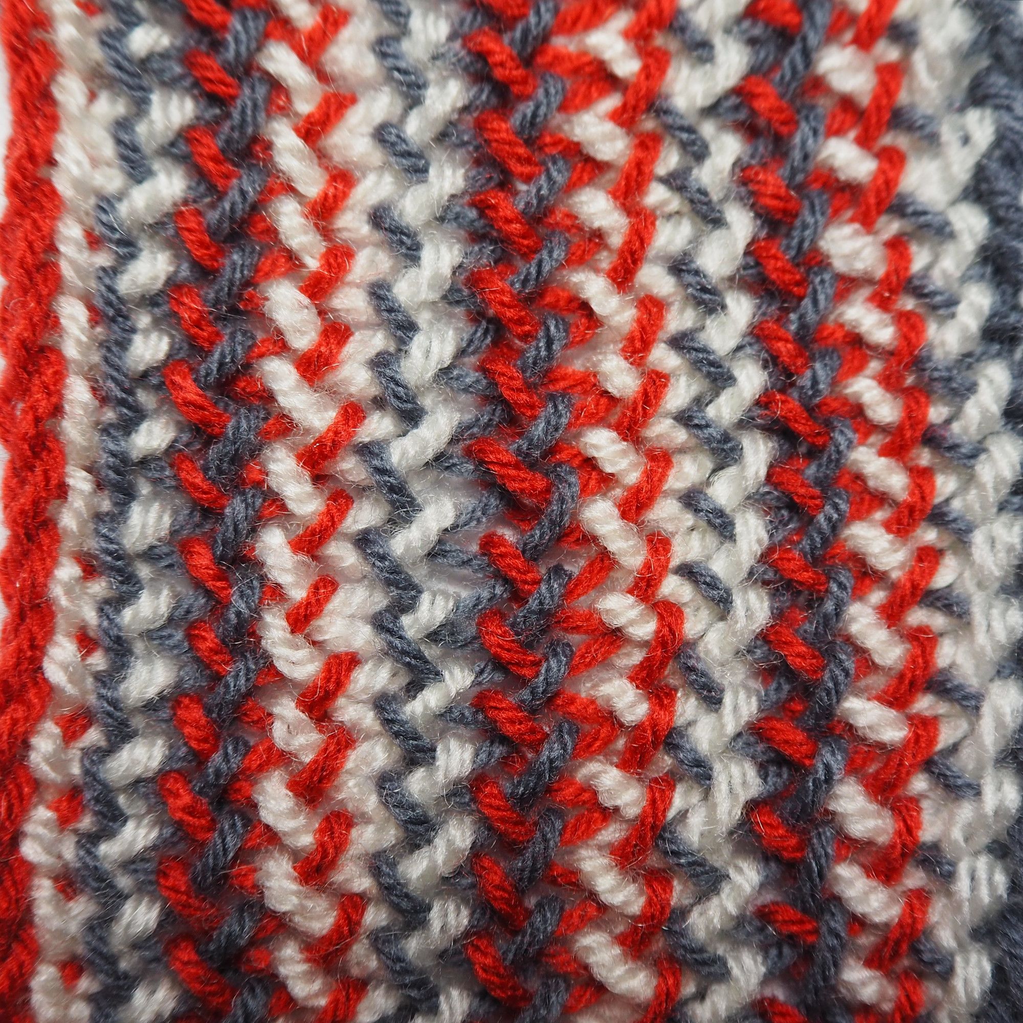 Warp Knitting on a Knitting Loom : 8 Steps (with Pictures) - Instructables