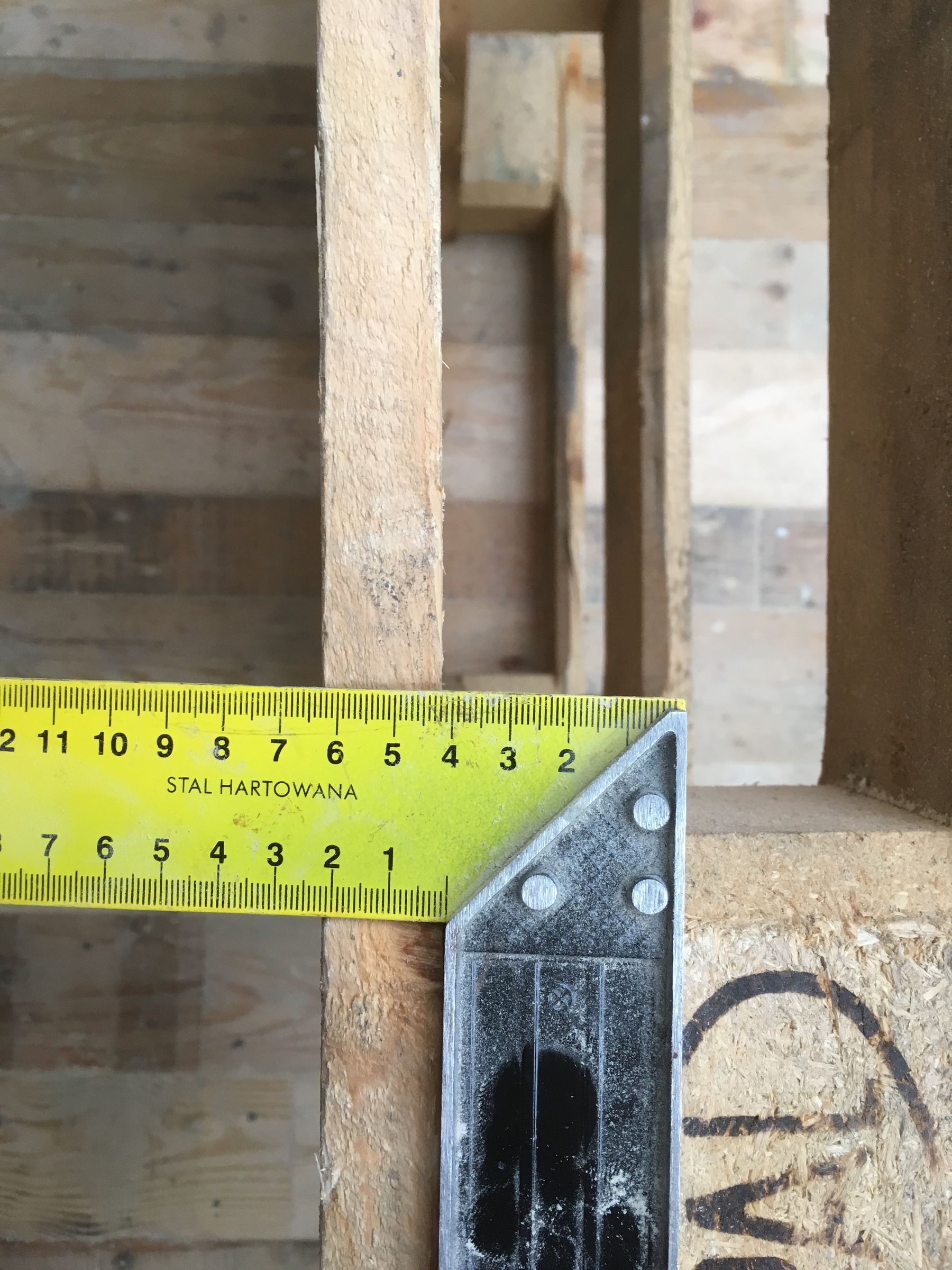 How to Disassemble a Pallet Efficiently : 8 Steps (with Pictures ...