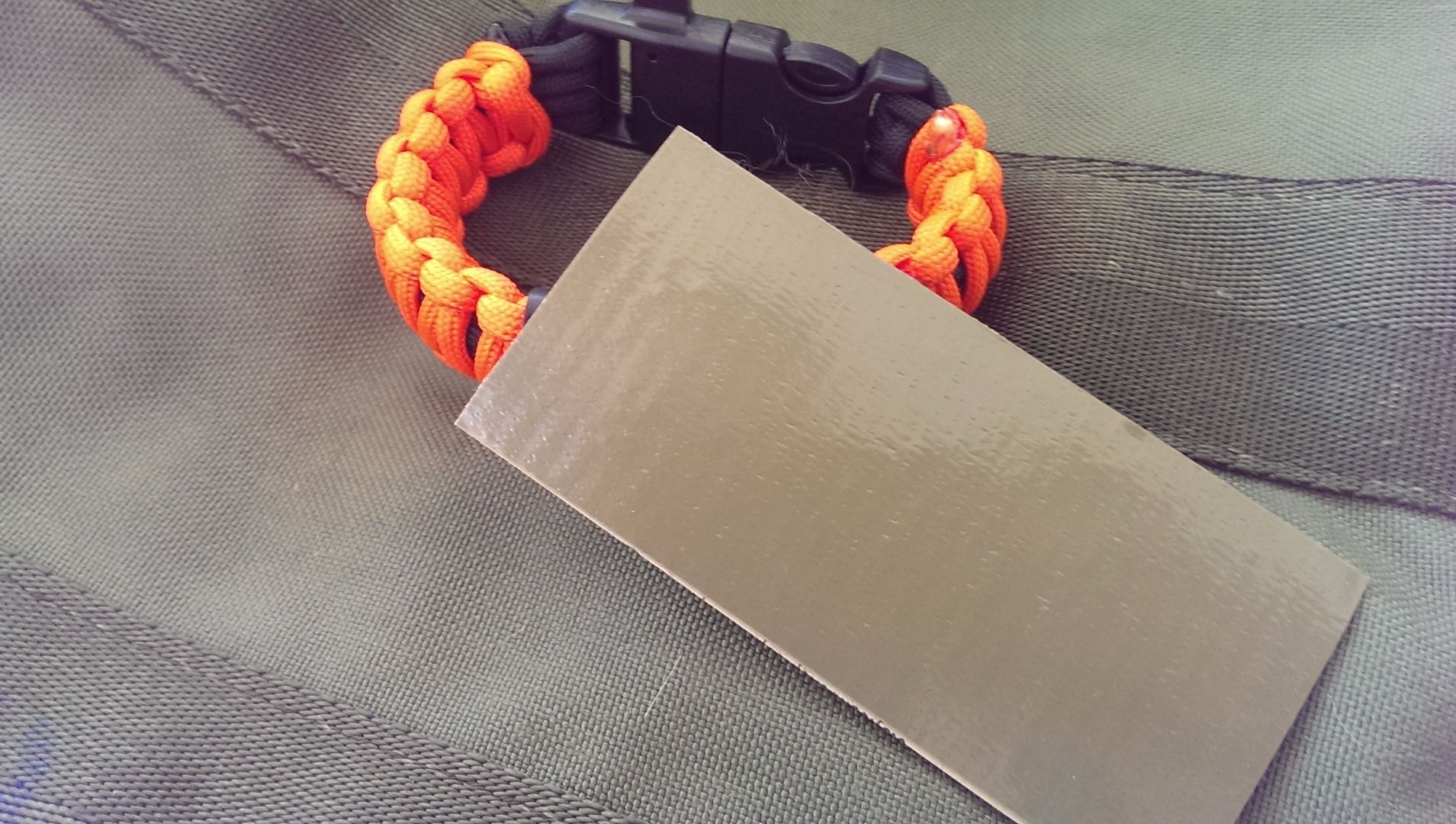 The Medic a Paracord Survival Bracelet for First Aid. : 4 Steps (with ...