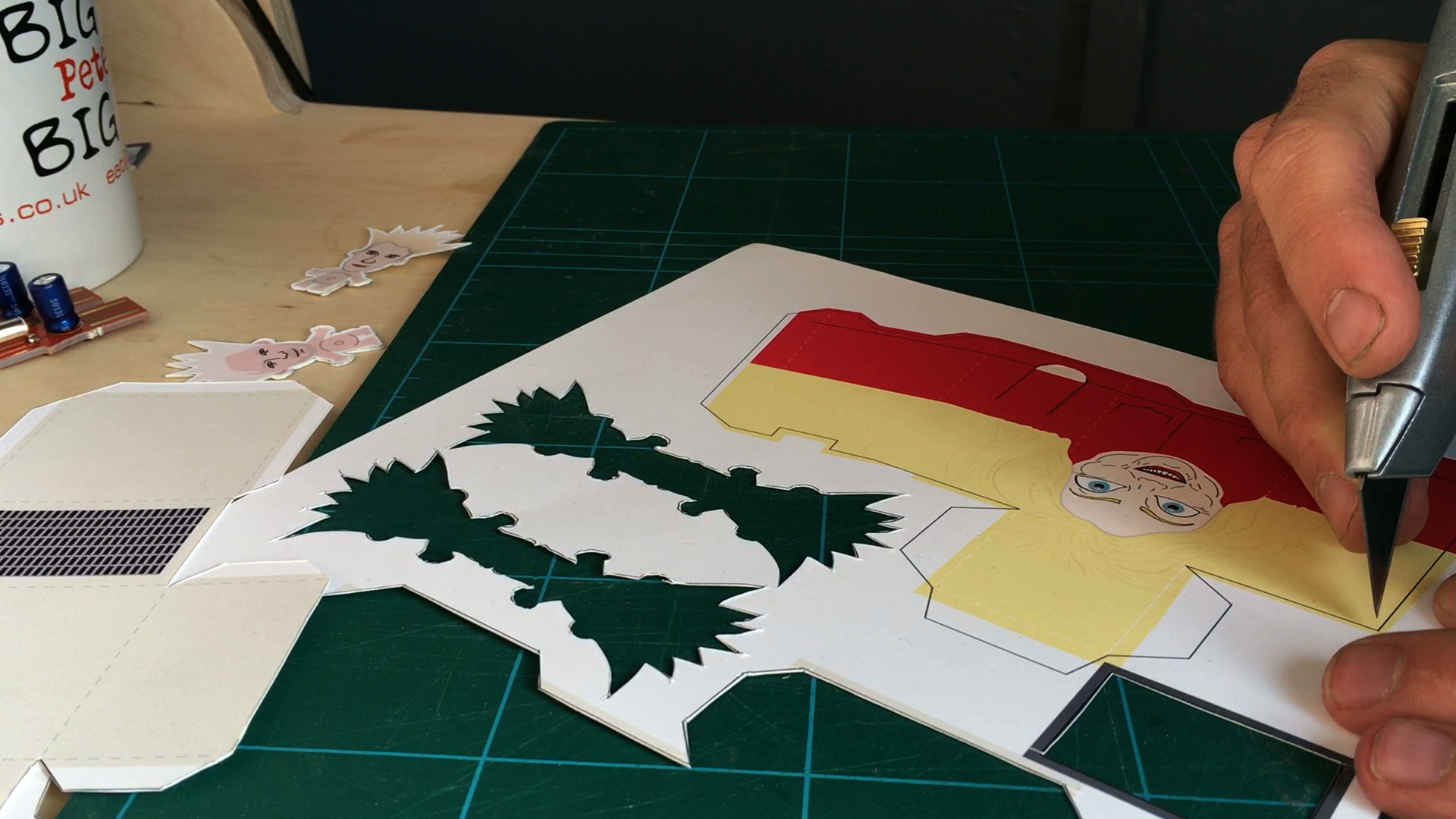 Trump Vs Clinton Papercraft Play Set : 7 Steps - Instructables