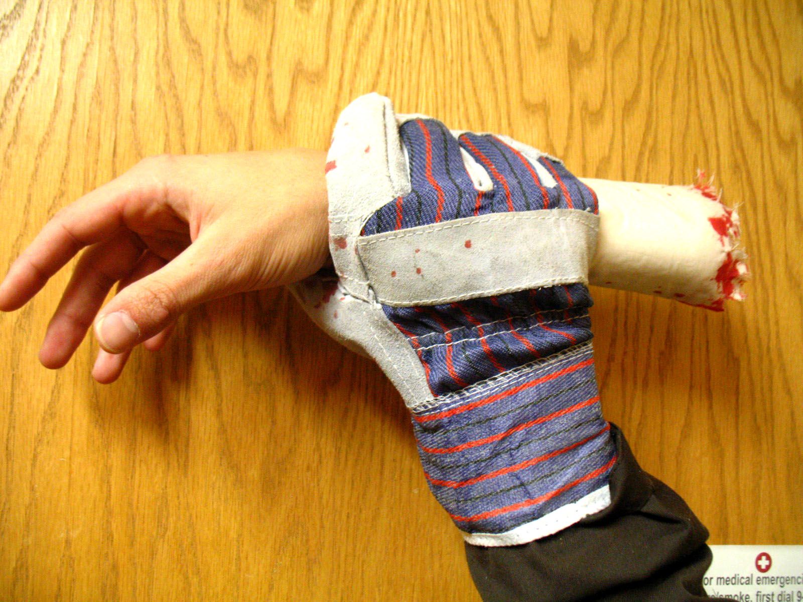 The Living Severed Hand! : 9 Steps (with Pictures) - Instructables