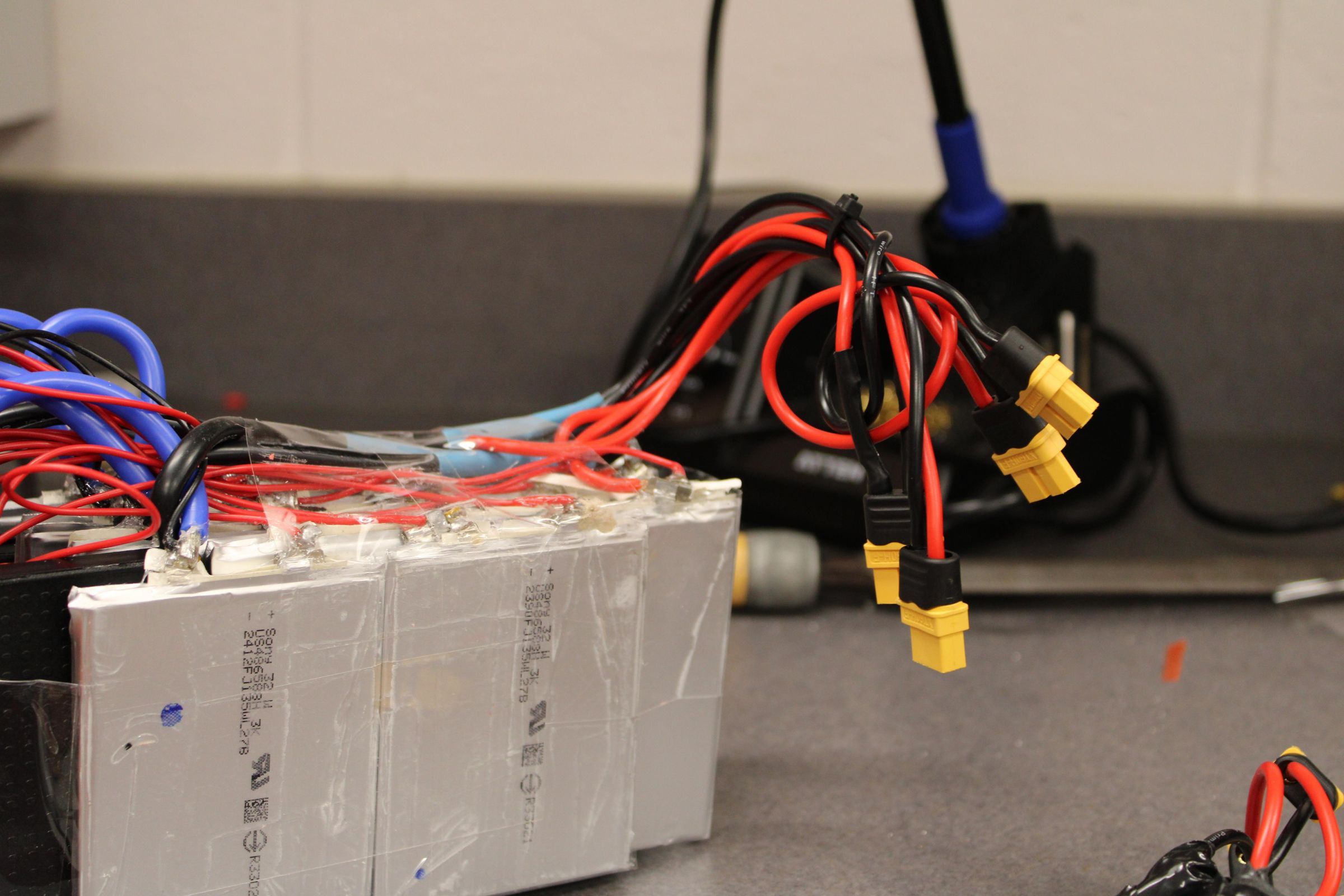 Massive USB Battery Bank Made From Recycled Chromebook Batteries : 9 ...