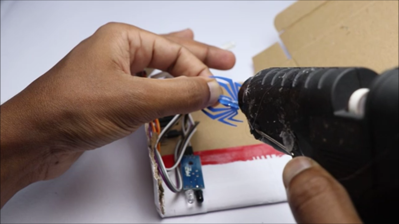 How to Make Spooky Box That Drops Spider for a Creepy Surprise : 8 ...