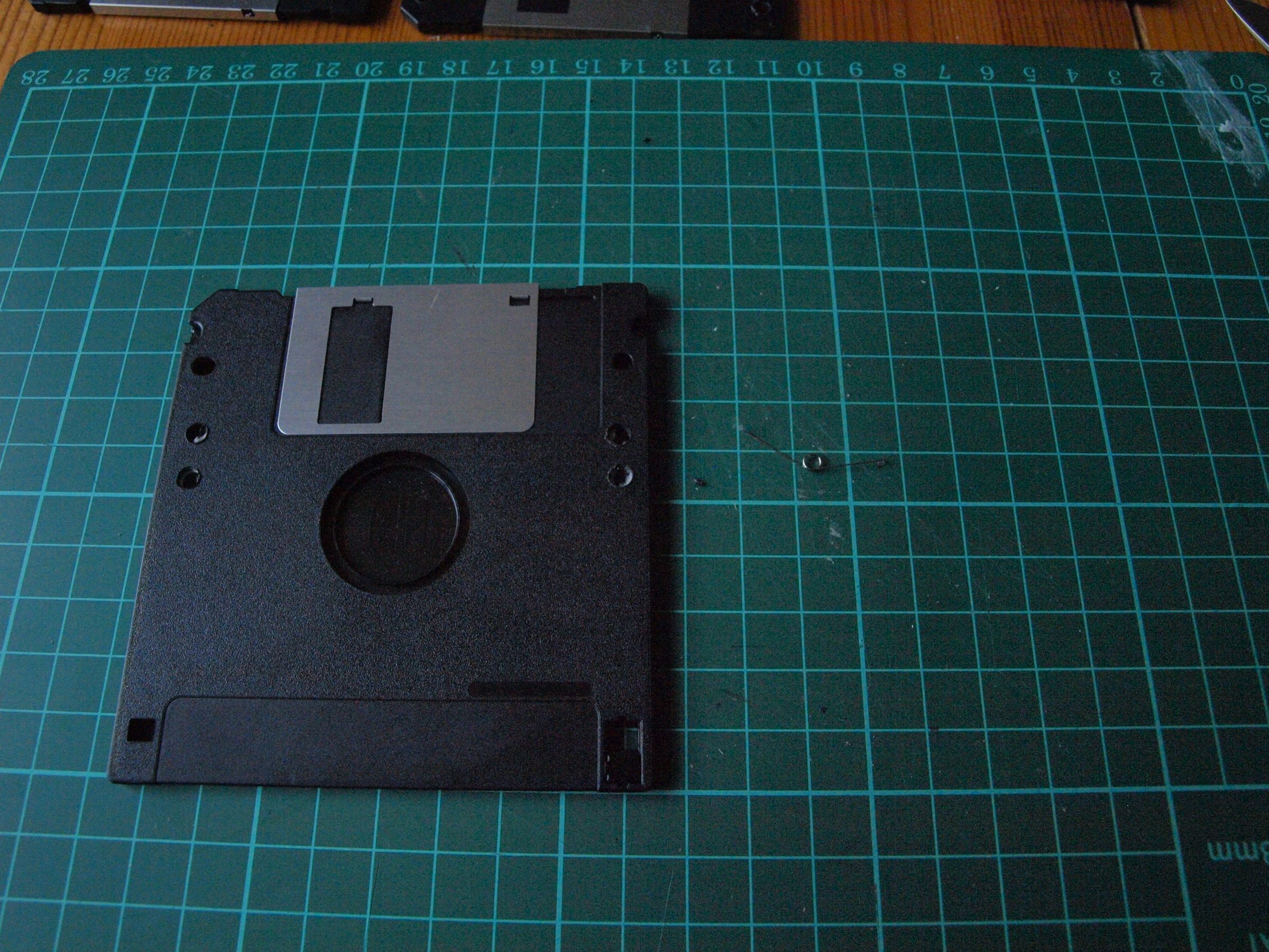 Floppy Disk Phone Dock : 6 Steps - Instructables