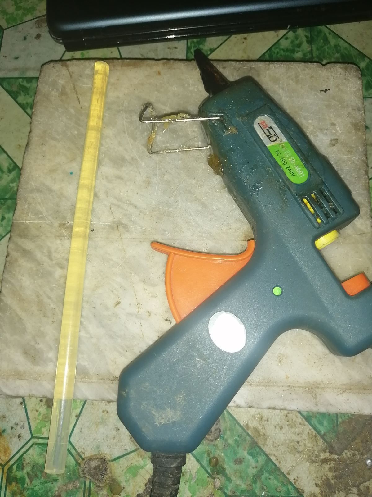 Hot Glue Footing - Instructables