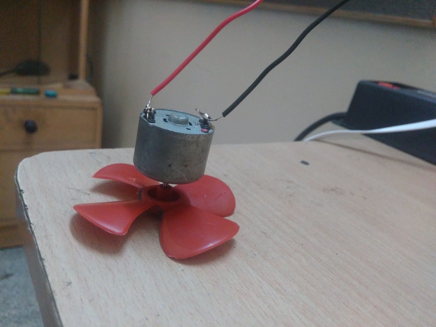 Portable Wind Generator As a Cell Phone Charger : 7 Steps (with ...