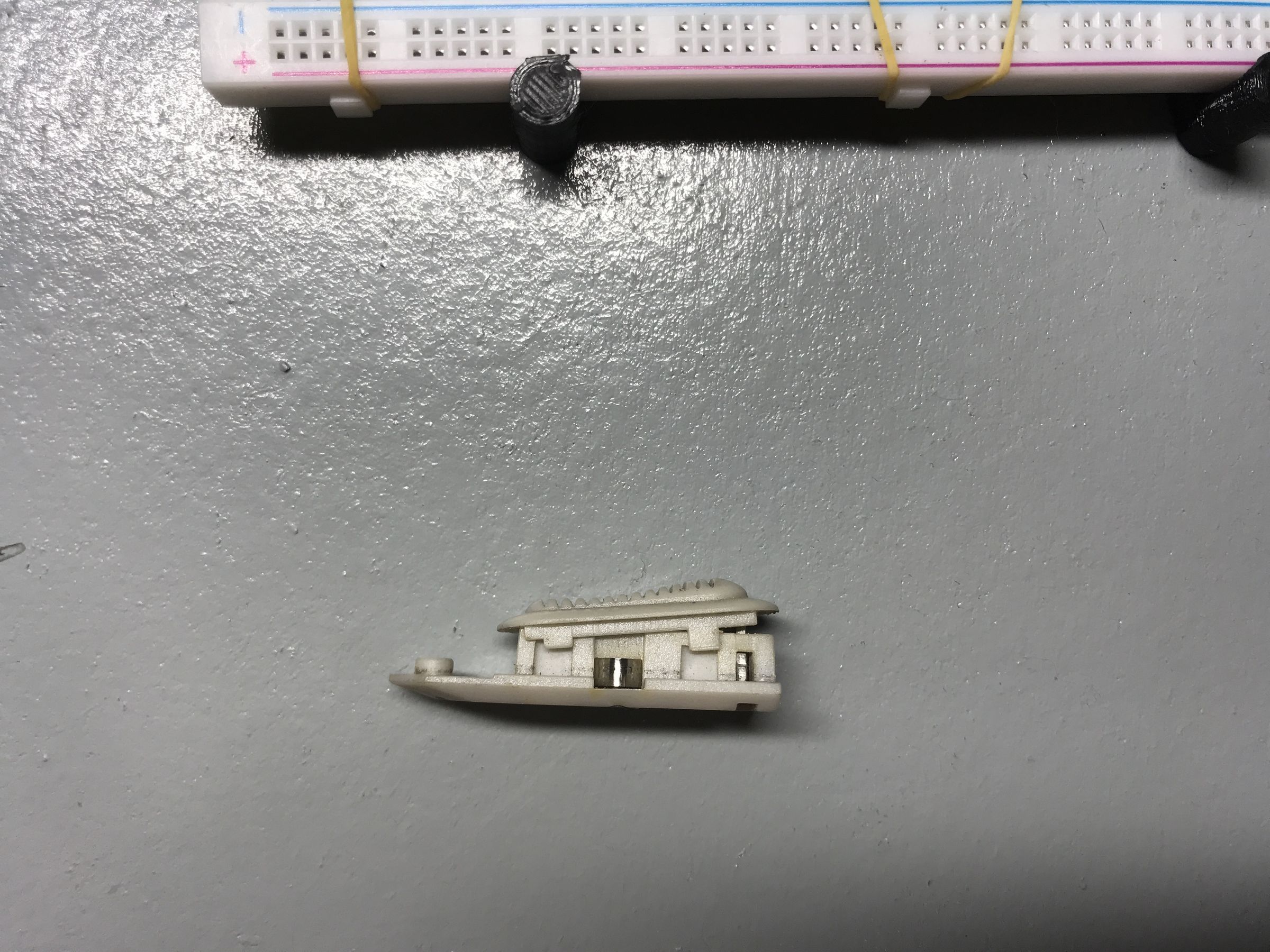 Self Retracting Box Cutter Using Rubber Band : 4 Steps - Instructables