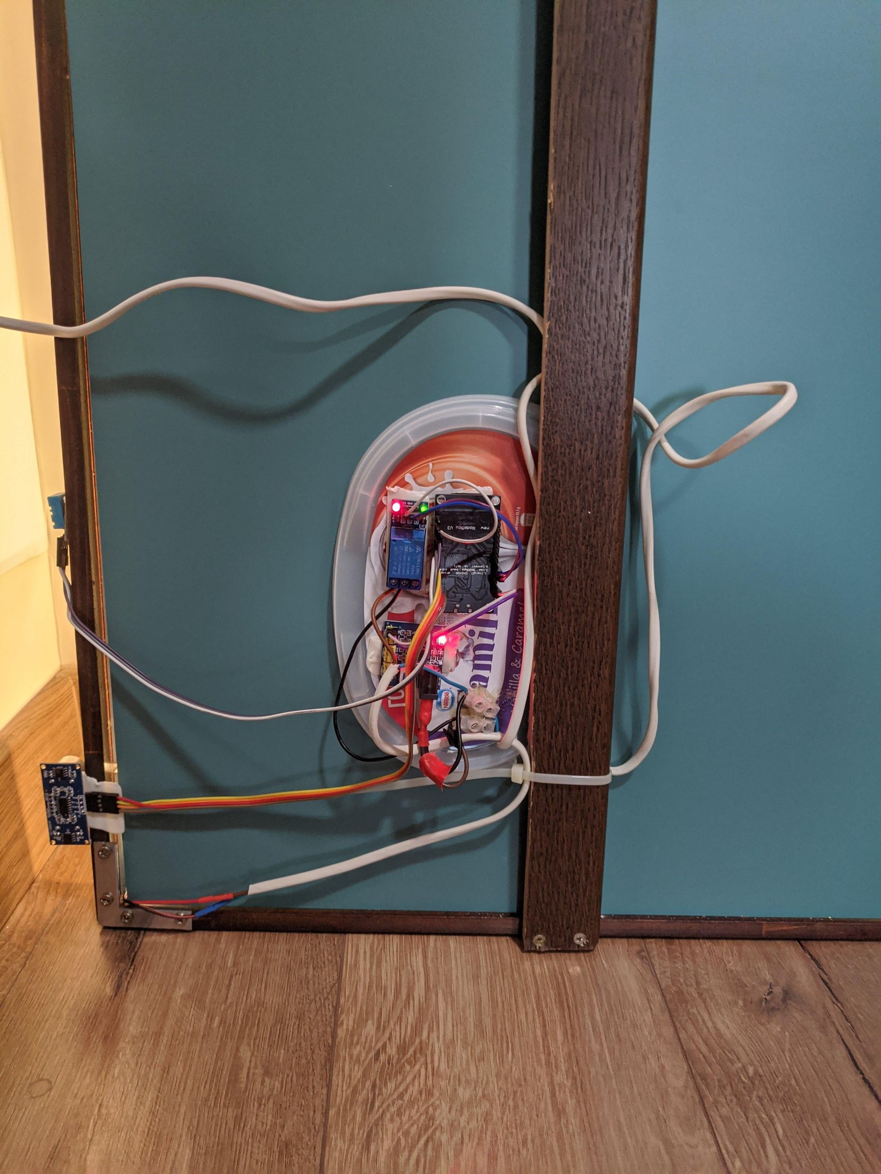 Backlit Mirror and Proximity Sensor or Pir Sensor by Arduino : 5 Steps ...