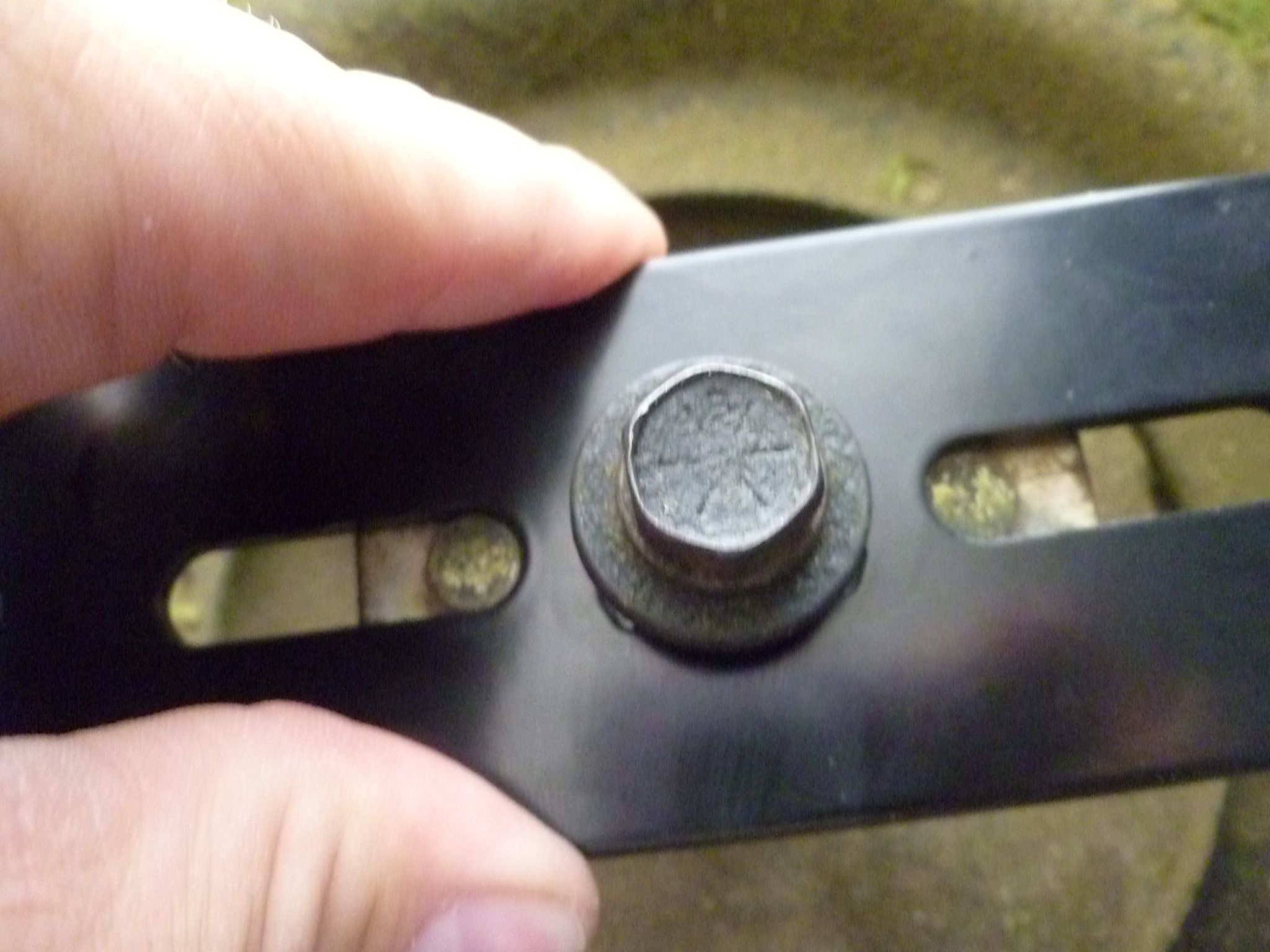 How to Change a Push Mower Blade. : 6 Steps - Instructables