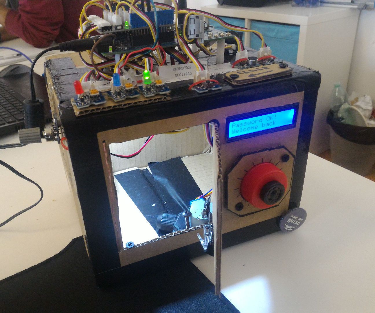 CardBoard Secure, a Really Complex Strongbox for Beginner : 5 Steps ...