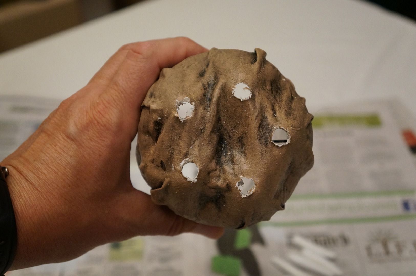 Make Your Own Half-Life Barnacle Using Household Materials : 15 Steps ...