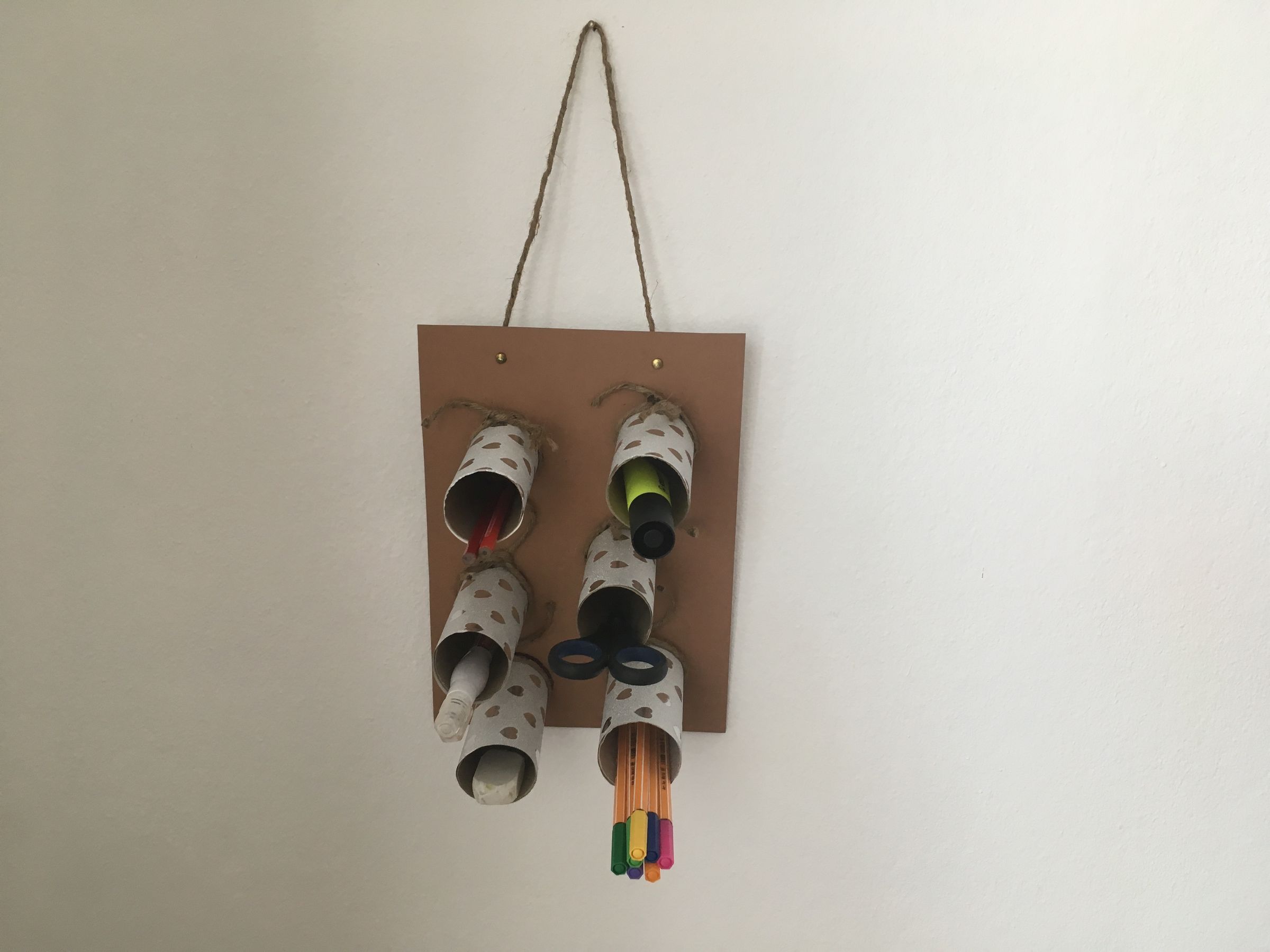 "Recycled Wall Pen Holder" : 11 Steps - Instructables
