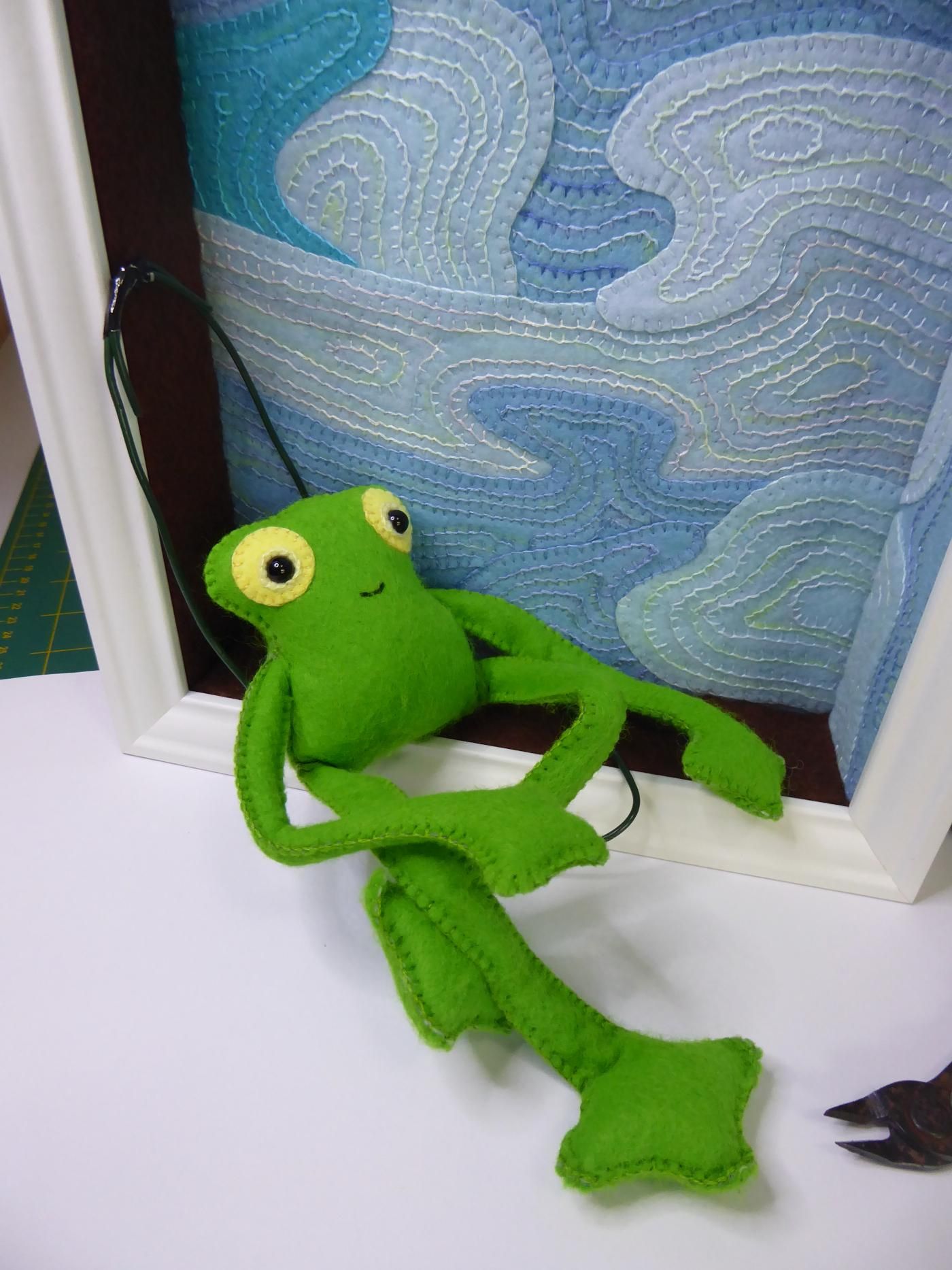 Frog’s Book Nook – an Embroidered Felt Art Diorama : 12 Steps (with ...