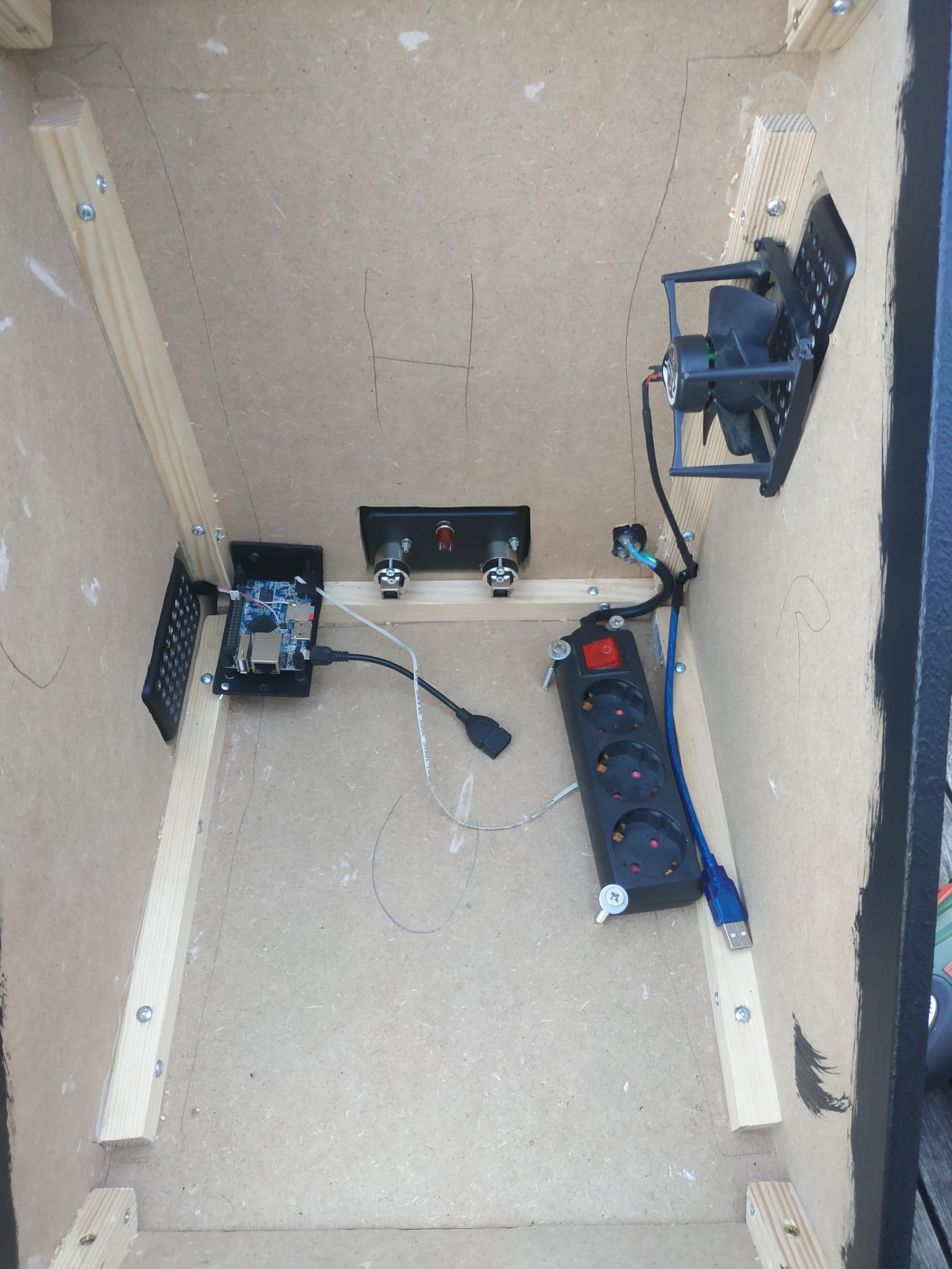 DIY Lyric Monitor for Stage : 7 Steps (with Pictures) - Instructables