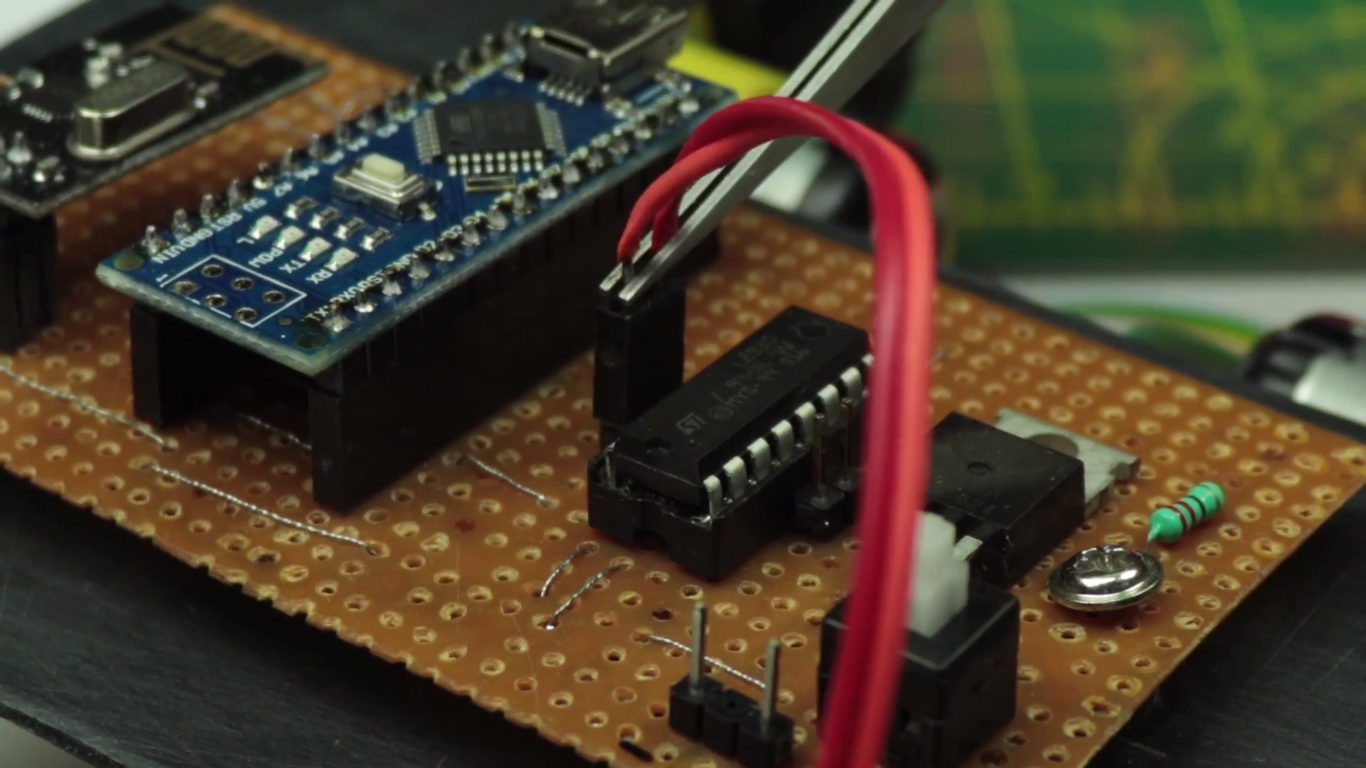 How to Make Arduino Gesture Control Robot at Home Using Radio Module ...