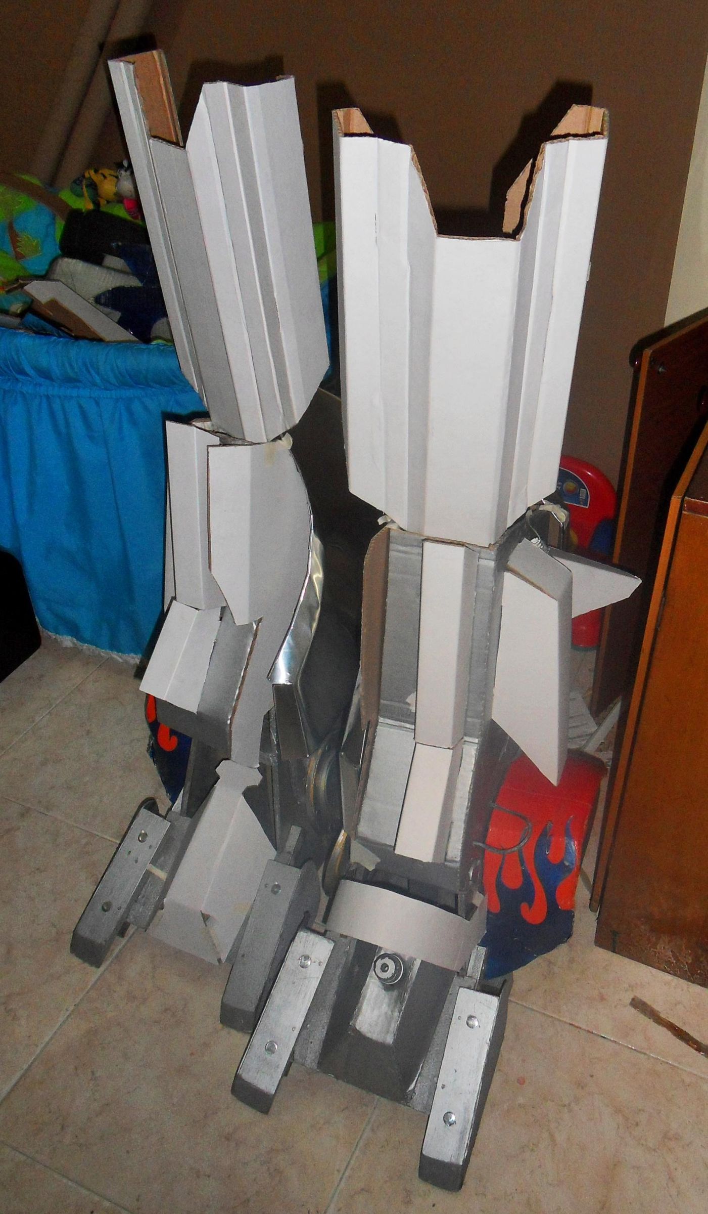 Optimus Prime Cardboard Costume. : 18 Steps (with Pictures) - Instructables