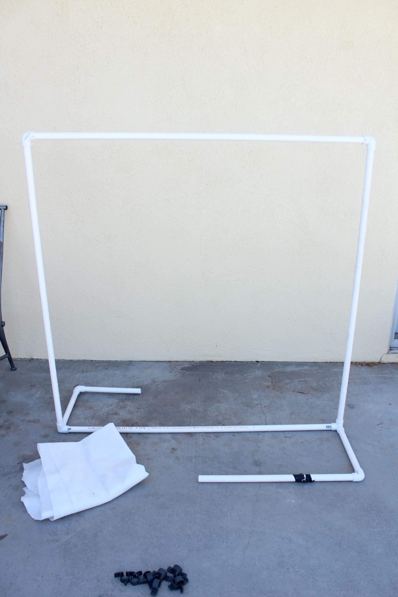 Cheap and Easy PVC Backdrop for Photos : 6 Steps - Instructables
