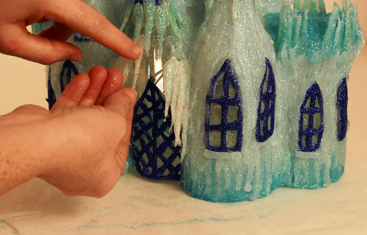 DIY Frozen Castle Using Plastic Bottles and Hot Glue : 5 Steps (with ...