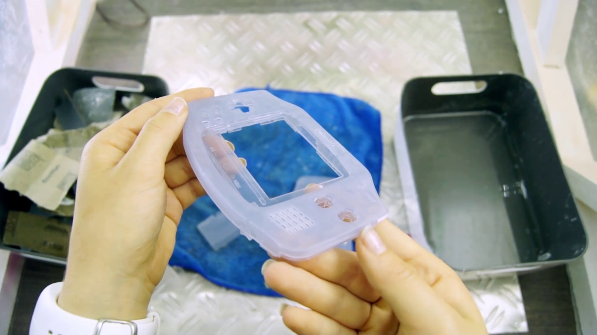 Custom Mewtwo & Mew Game Boy Advance (Spray Paint Mod) : 9 Steps (with ...