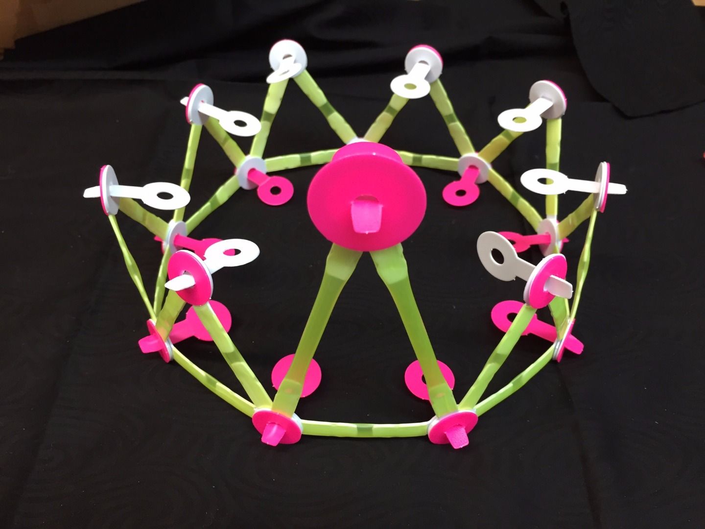 Strawbees Crown : 14 Steps (with Pictures) - Instructables