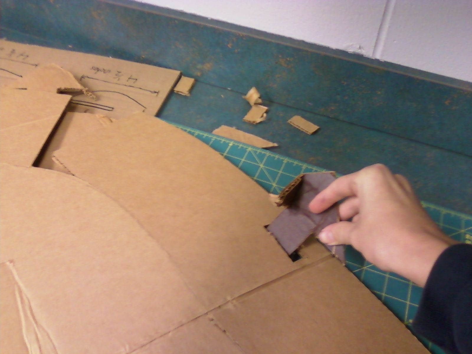 Slot Construction Cardboard Starfish : 4 Steps - Instructables