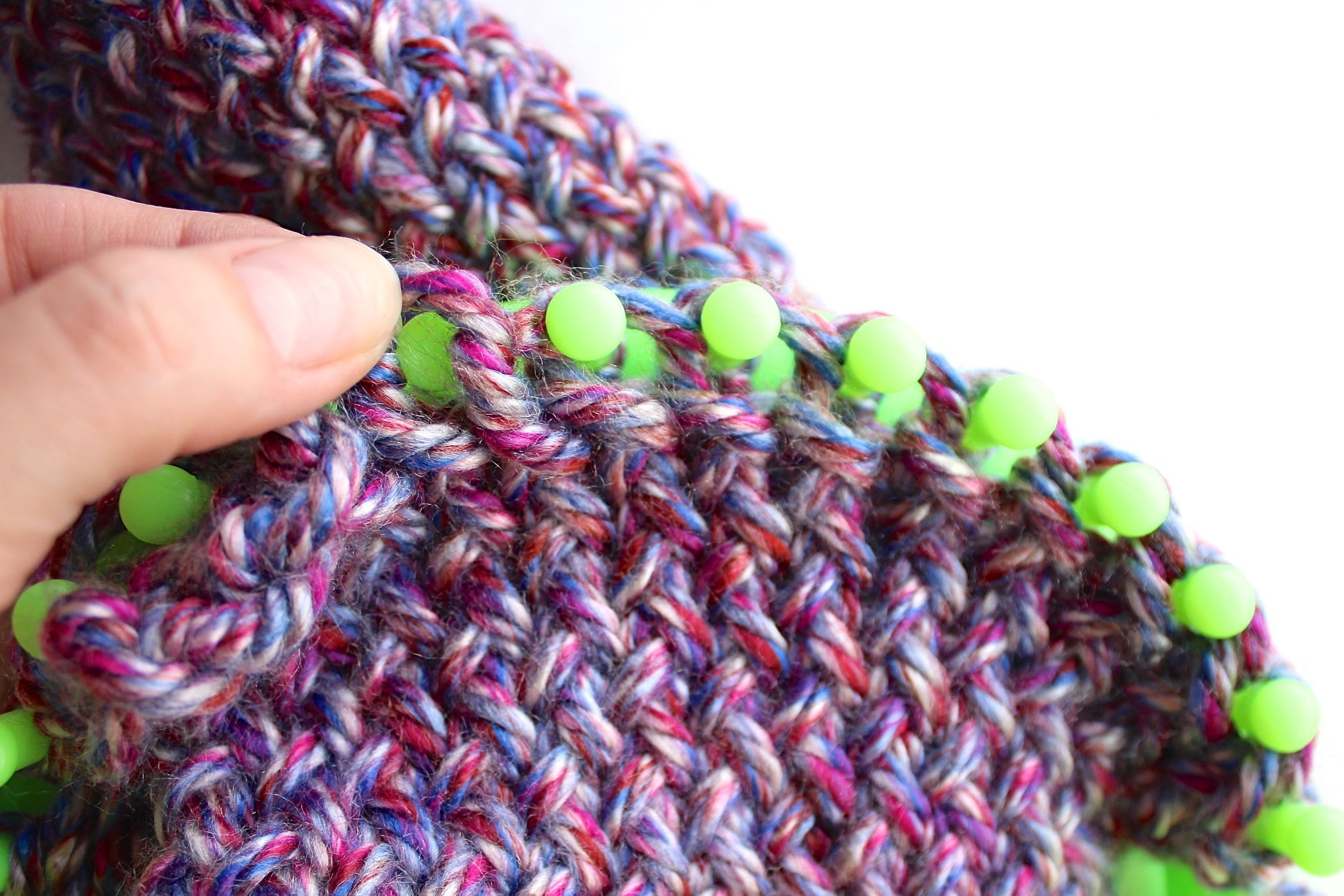 How to Knit an Infinity Scarf on a Loom : 15 Steps (with Pictures ...