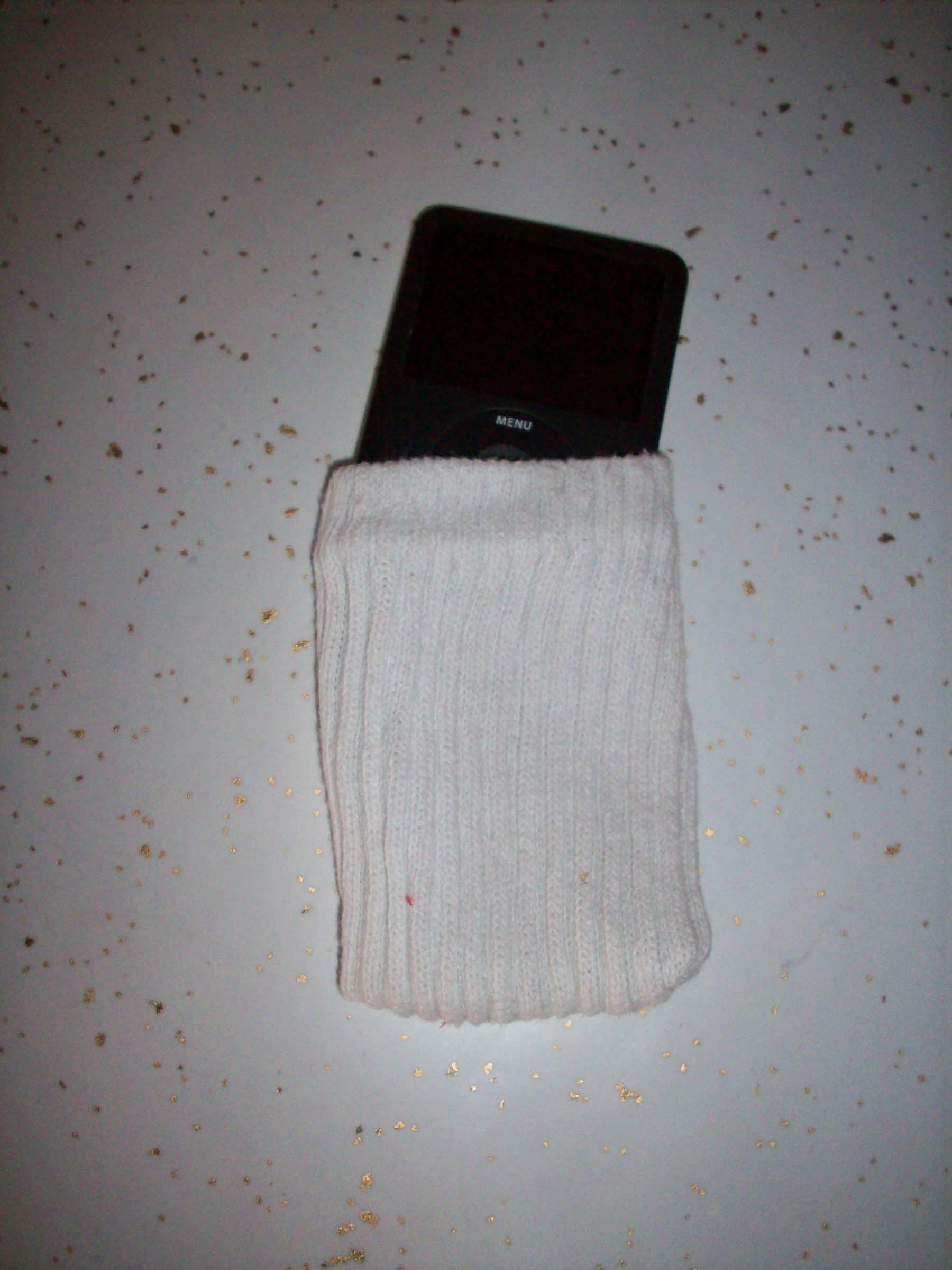 Plain and Simple IPod Sock. : 4 Steps - Instructables