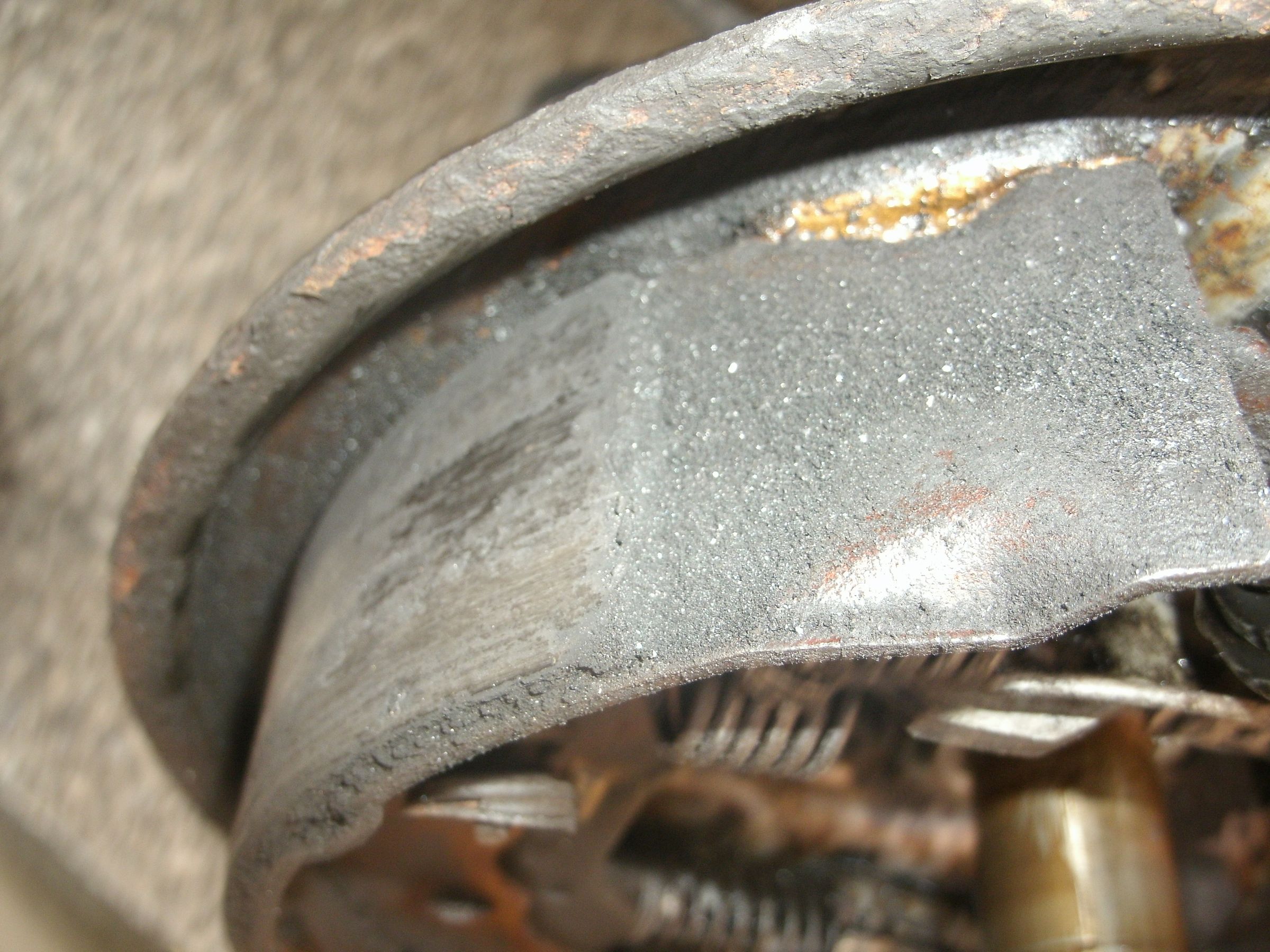Replacing Rear Brake Shoes and Brake Cylinder on an '06 Citroen C3 : 5 ...