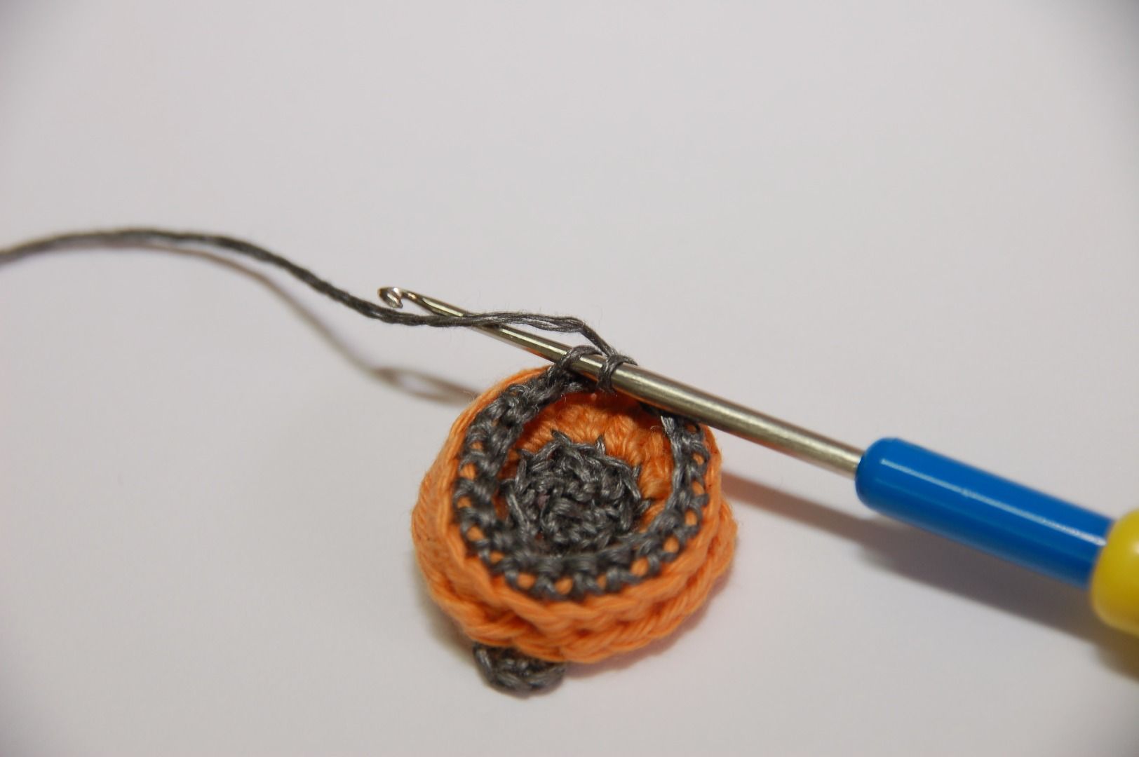 Crochet Battery Holder : 5 Steps - Instructables