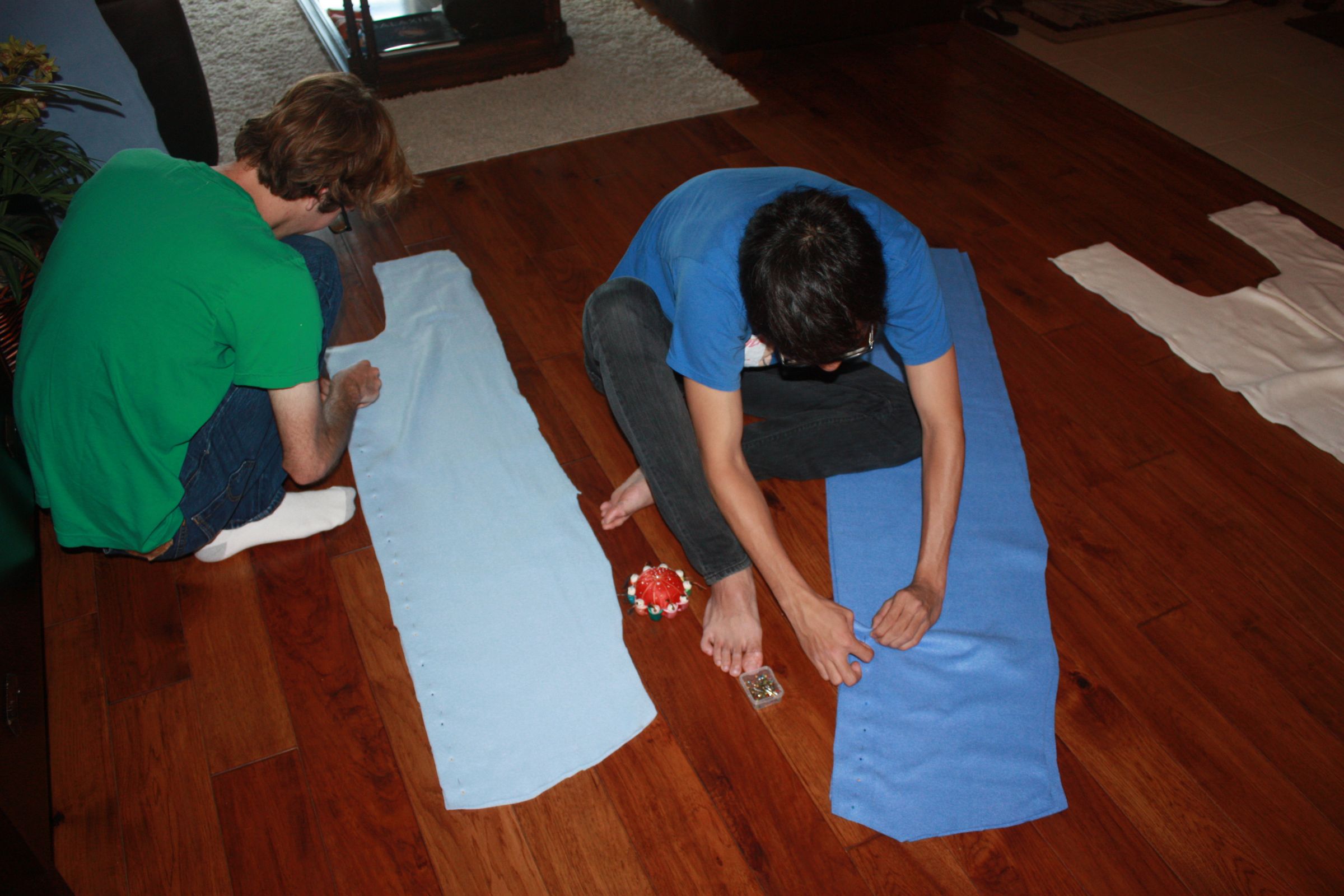 "Snuggie" Character Costume : 19 Steps (with Pictures) - Instructables