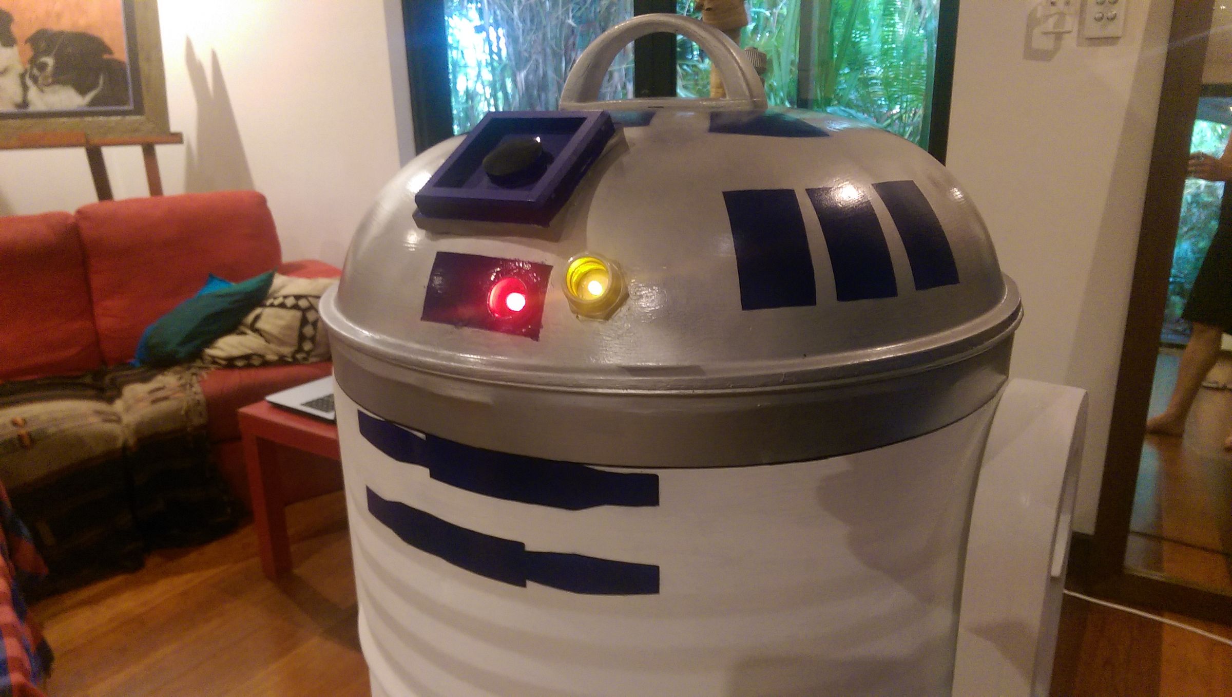 R2D2 Beer Cooler / Ice Box : 8 Steps (with Pictures) - Instructables