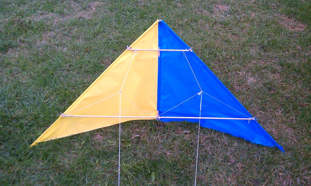 Fabric Stunt Kite From Scratch.. With No Sewing! : 7 Steps (with ...