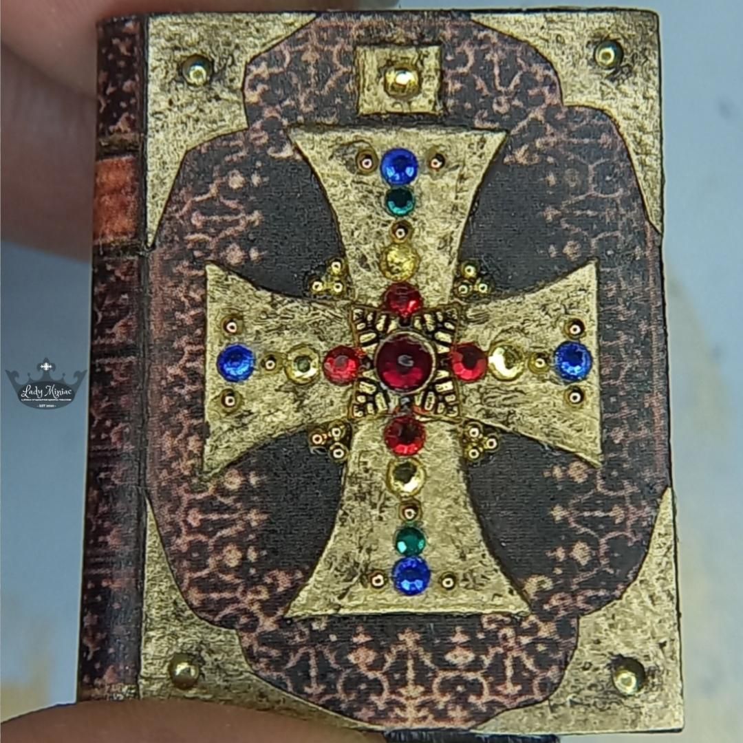 💎 DIY Miniature Books With Gold Embossing and Gems - Video Tutorial ...
