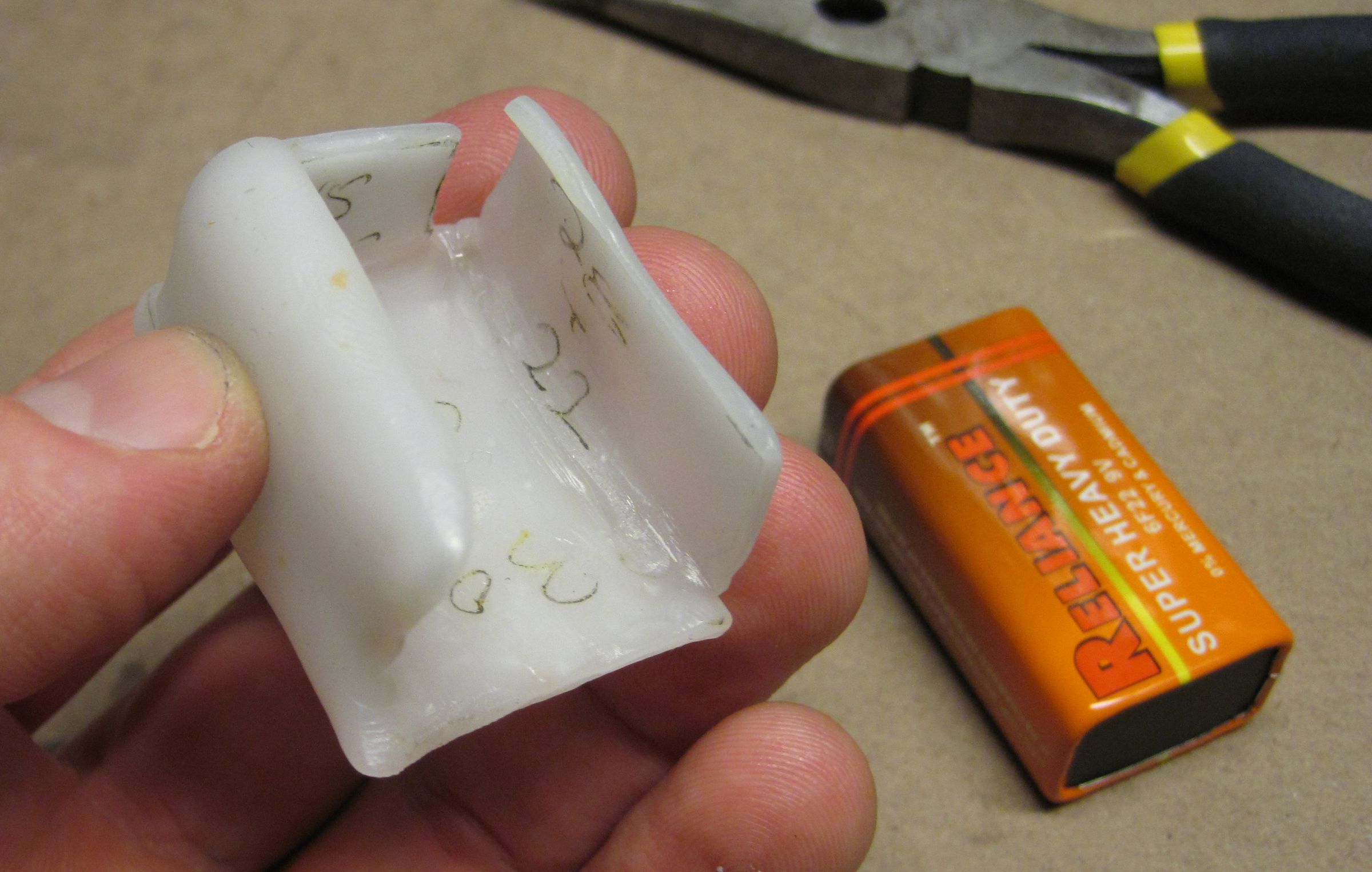 Custom Thermoplastic Battery Holder. : 6 Steps - Instructables
